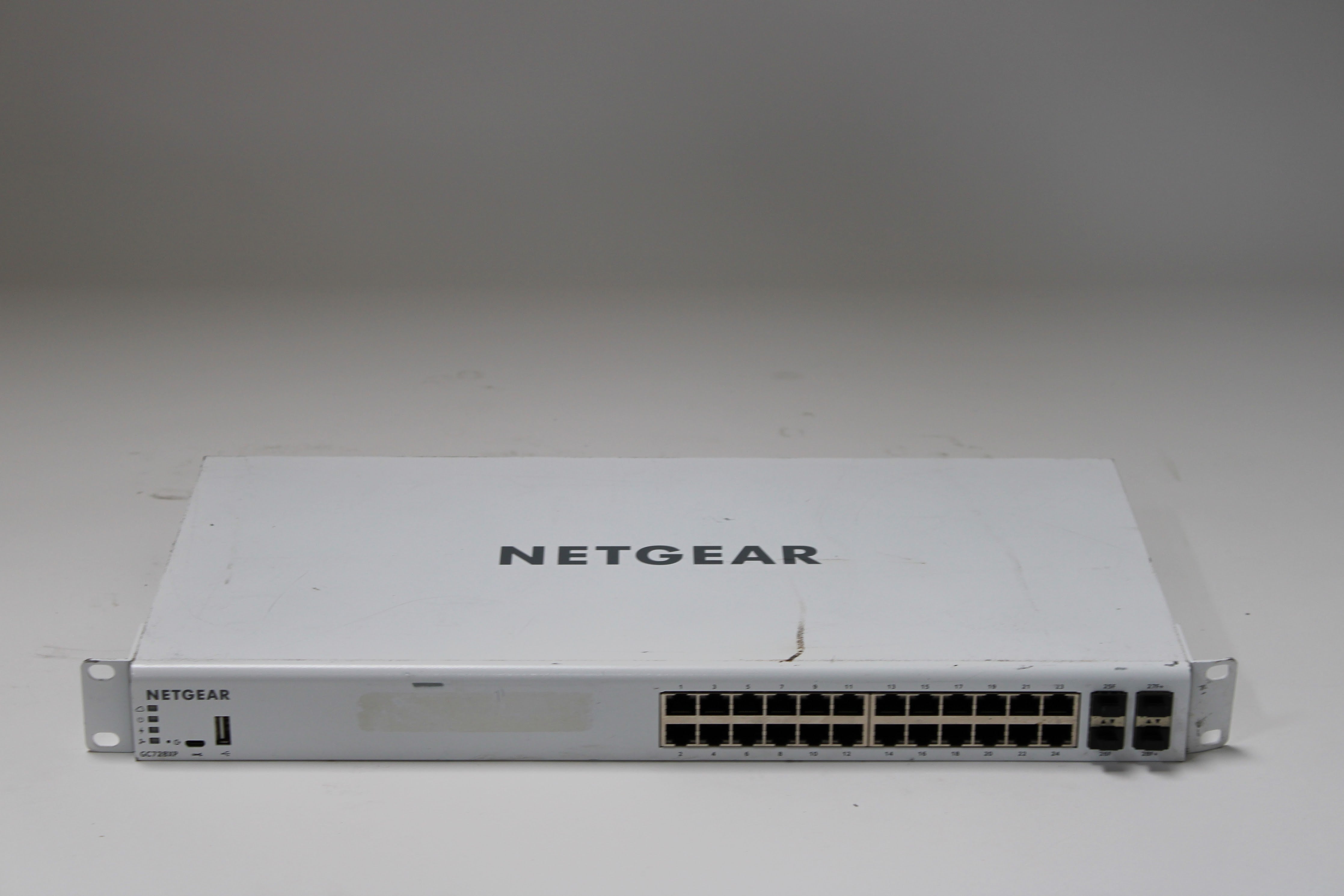 Netgear GC728XP 24-Port Gigabit PoE+ Managed Smart Cloud Switch With R ...