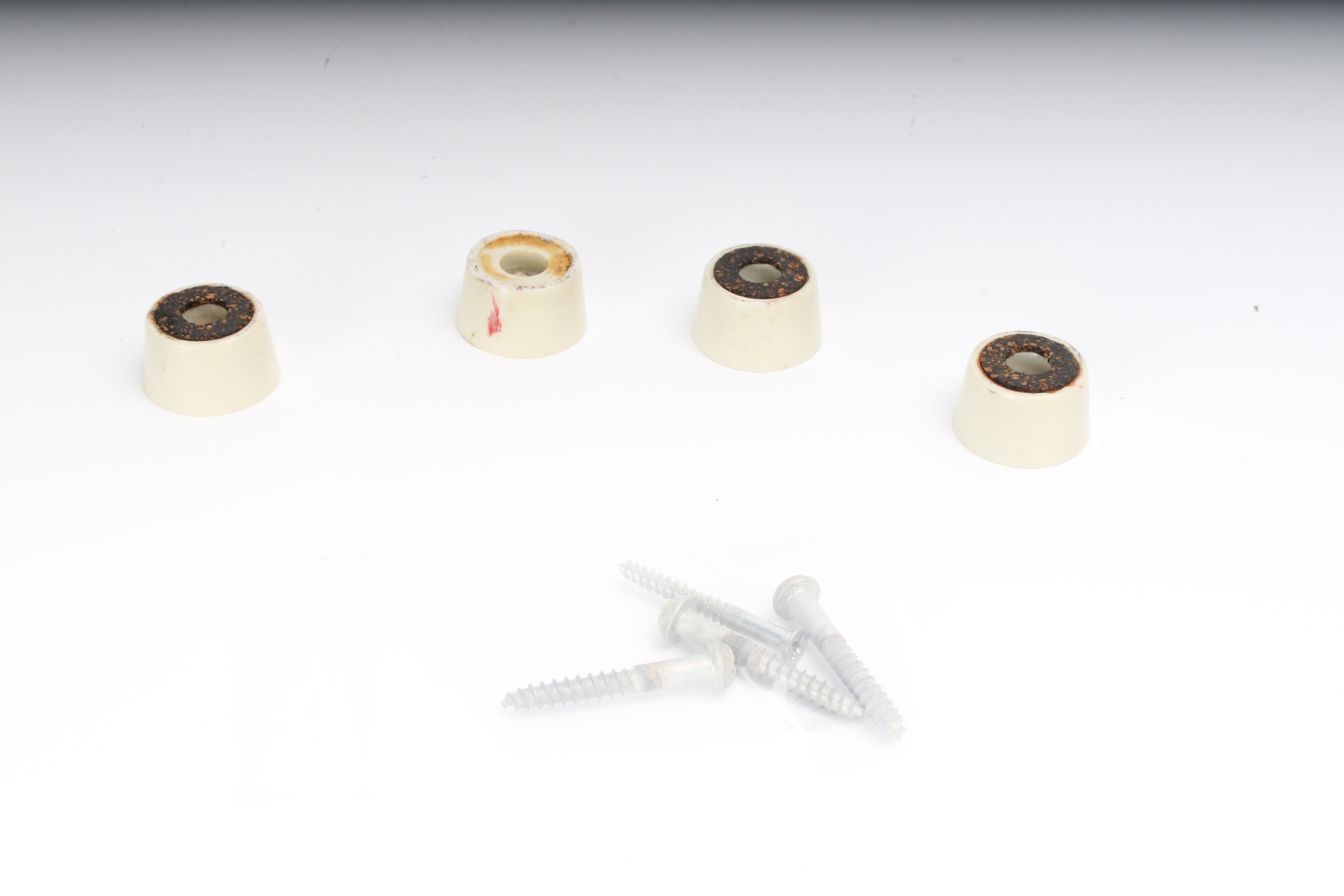 KLH Model 19 Turntable Bottom Foot (Set of 4) With Screws - Fair Condi ...