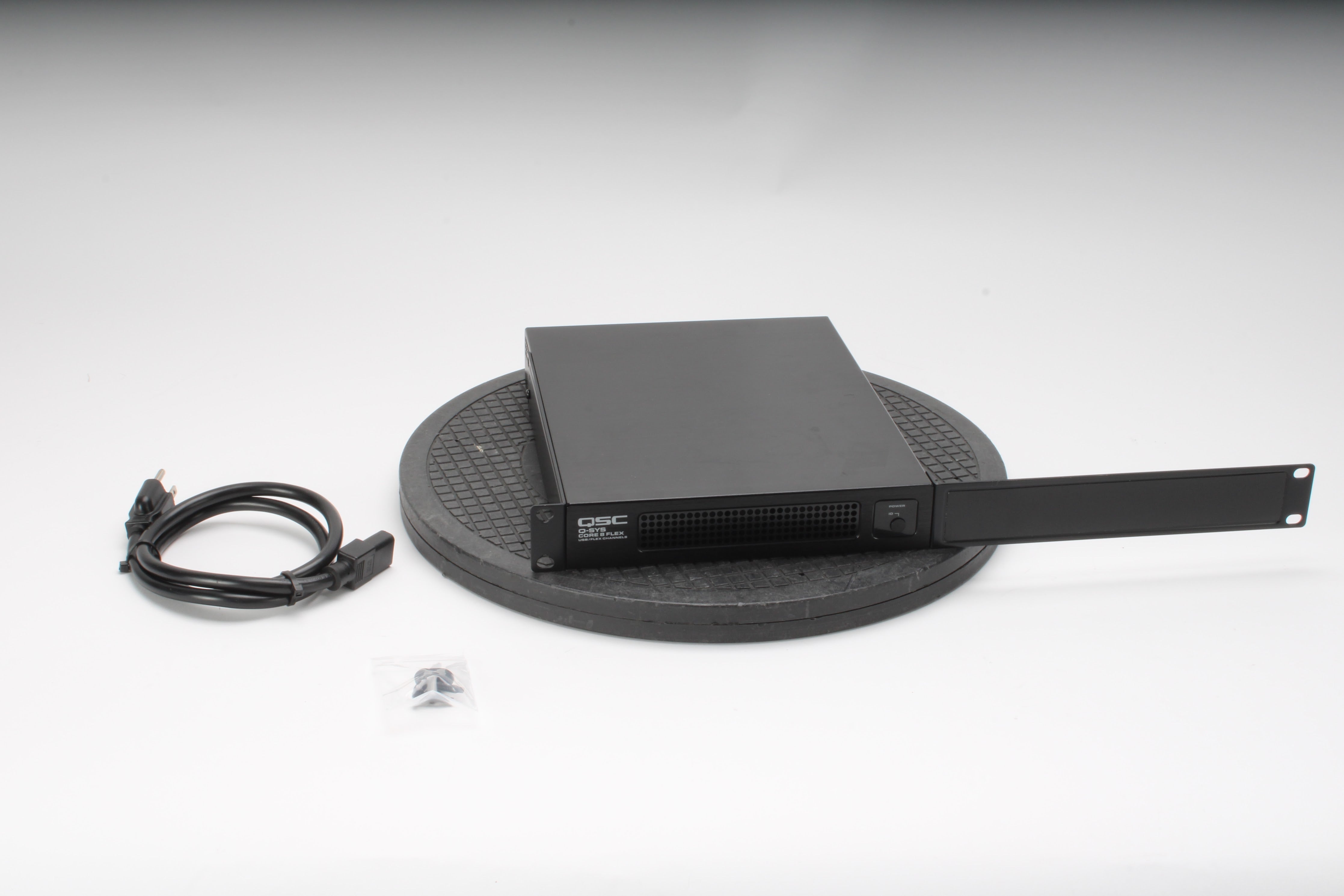 QSC Q-SYS Core 8 Flex Network I/O Processor With Rack Ears and Accesso ...