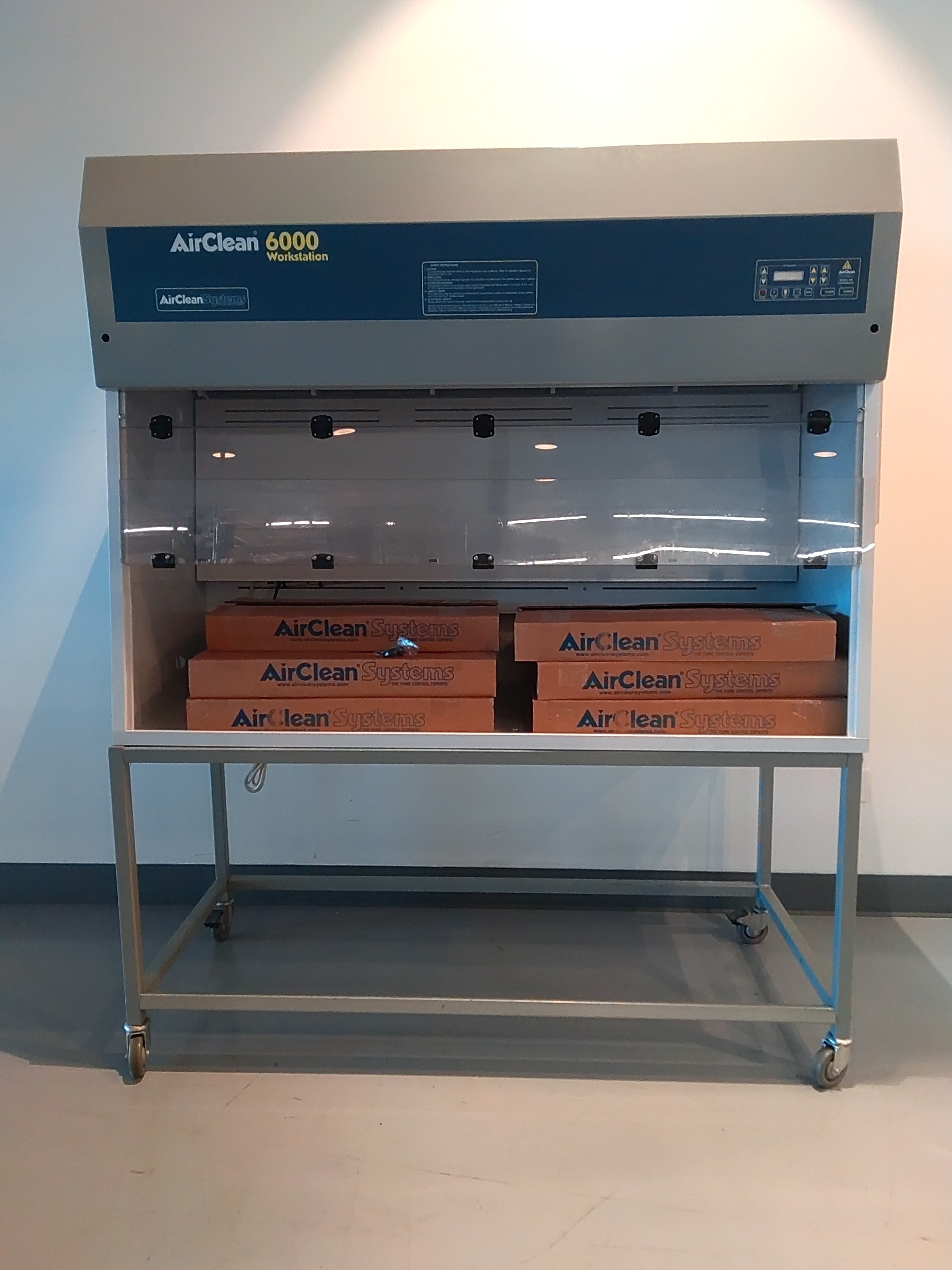 AirClean AC6000 Clean Air Workstation With Model 300 Controller and Ne ...