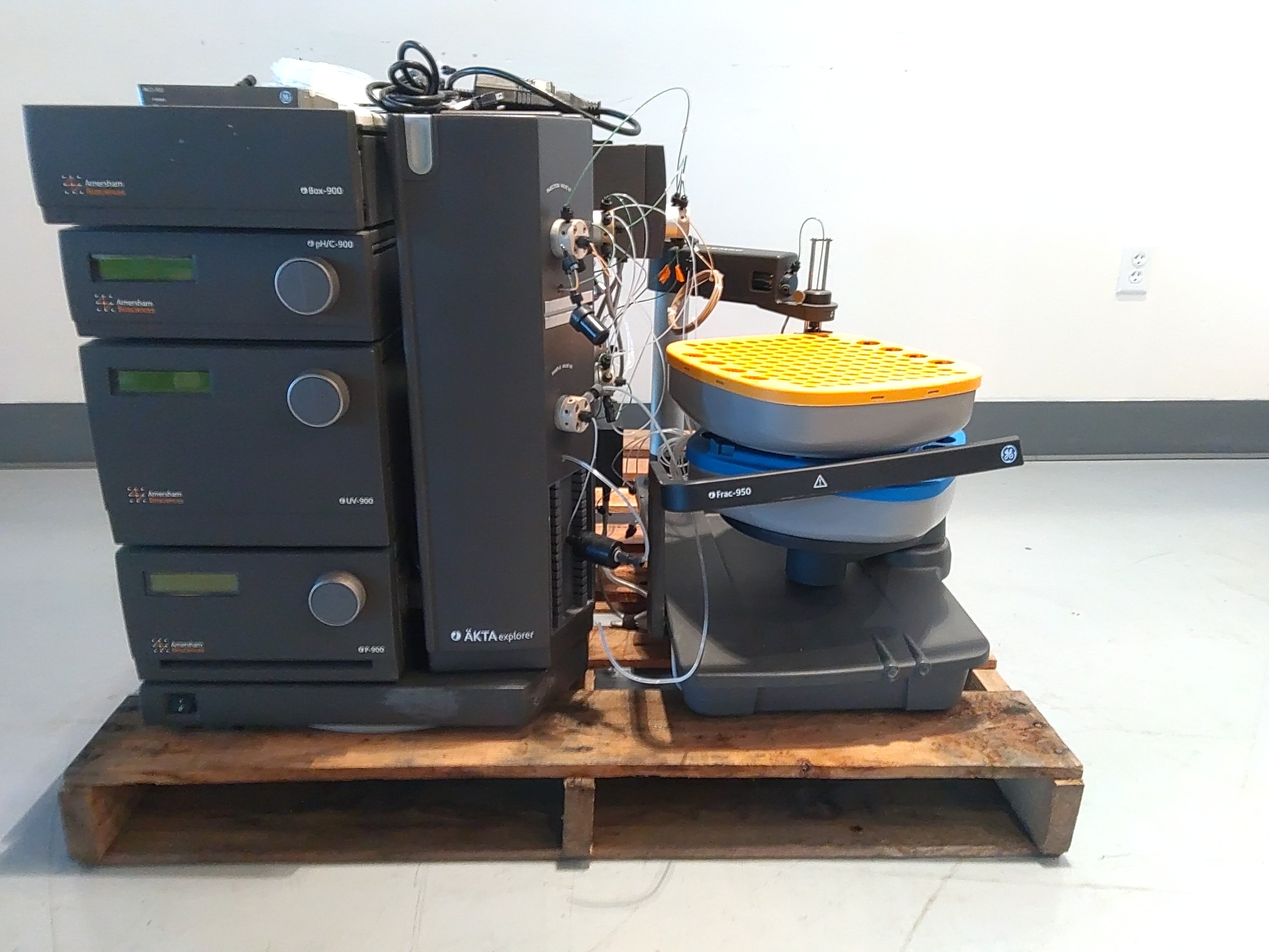 Amersham Biosciences AKTA Explorer FPLC System P-950 FRAC-950 pH/C-900 ...