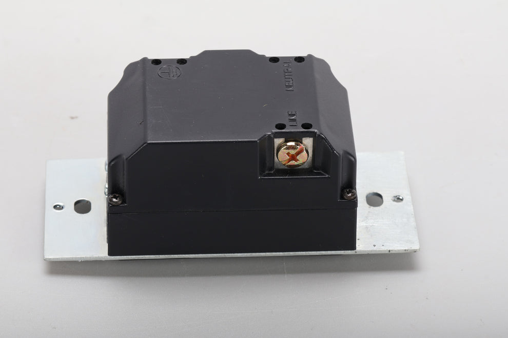 Crestron INET-CBDEX-230-E W/O FRONT BEZEL DIN Rail High Voltage Dimmer ...