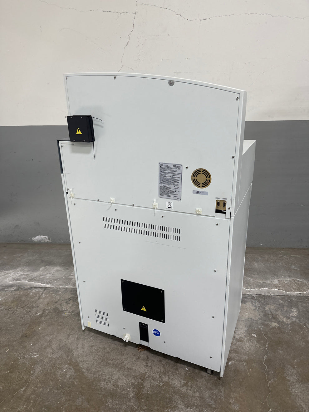 Ventana Discovery XT 750-701 Automated Slide Staining System 8 fluid c ...