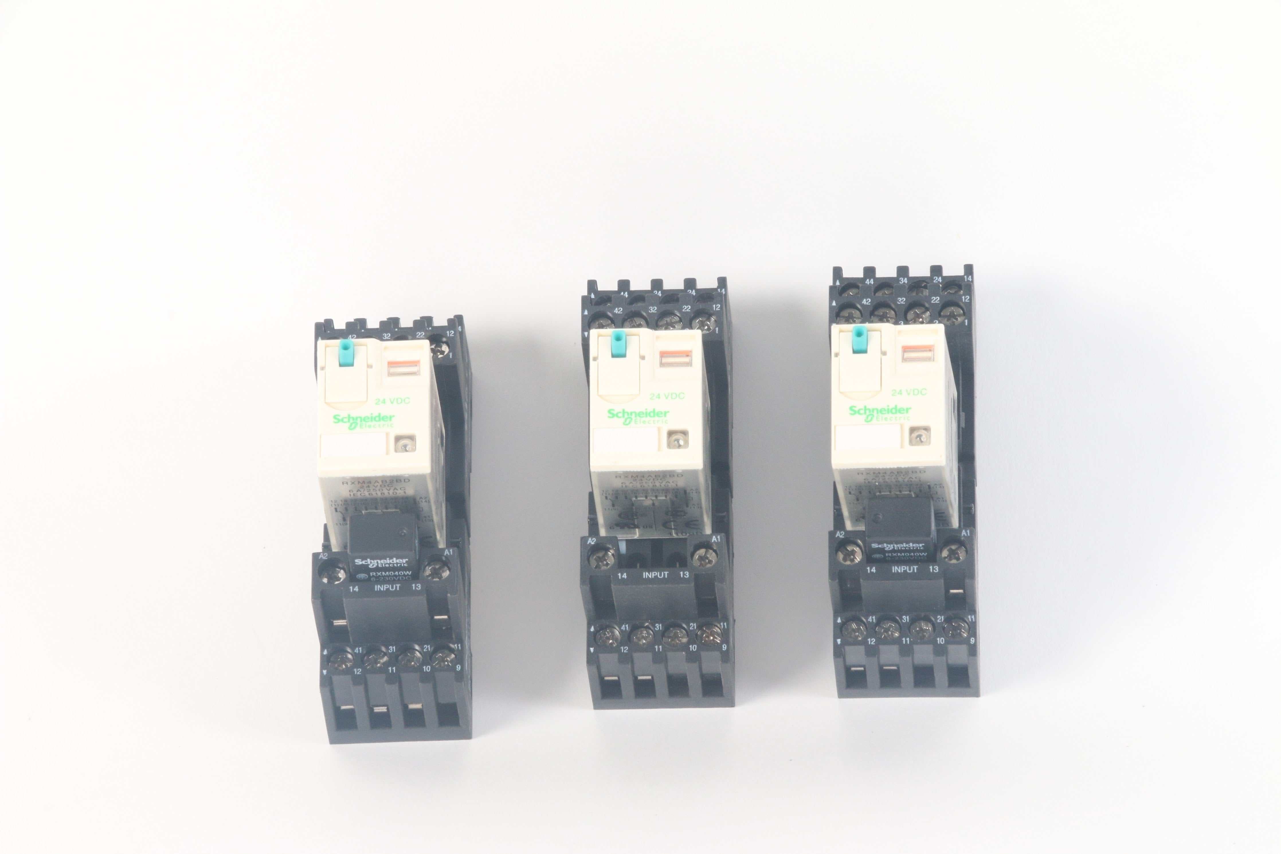 Schneider Electric RXM4AB2BD Relay W/ RXZE2M114M Base Lot of 3 – NTC Tech