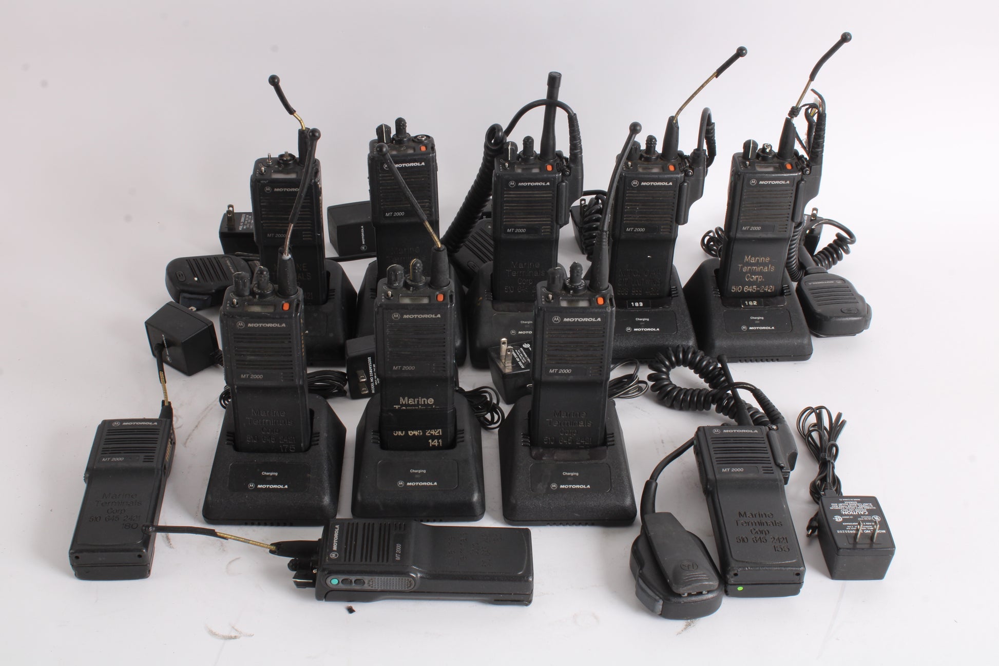 Motorola MT2000 Handie-Talkie FM Radio H01RDD9AA4AN Lot of 11 W/ Cradl ...