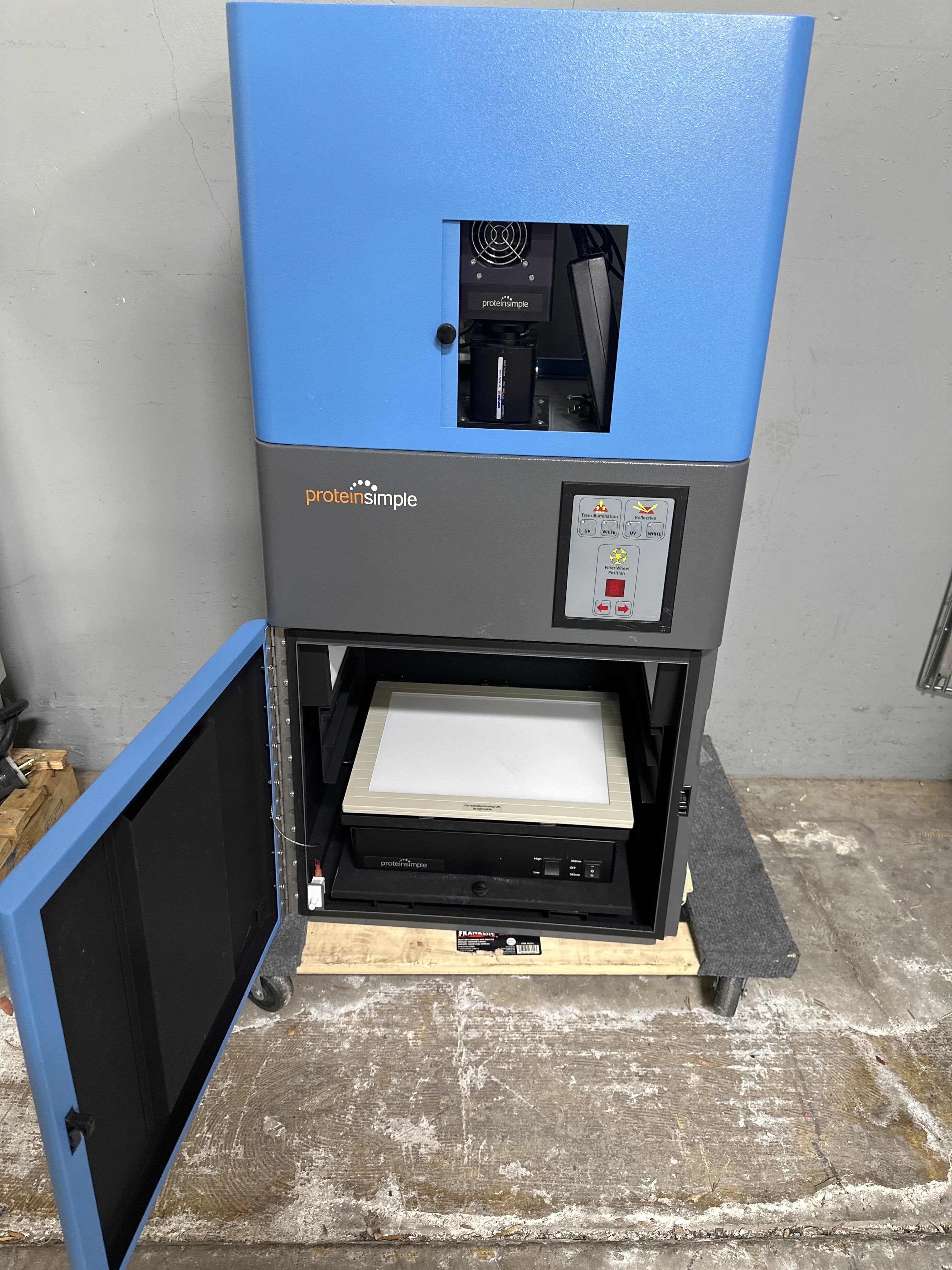 Proteinsimple FluorChem FC3 System With Finger Lakes Instrumentation C ...