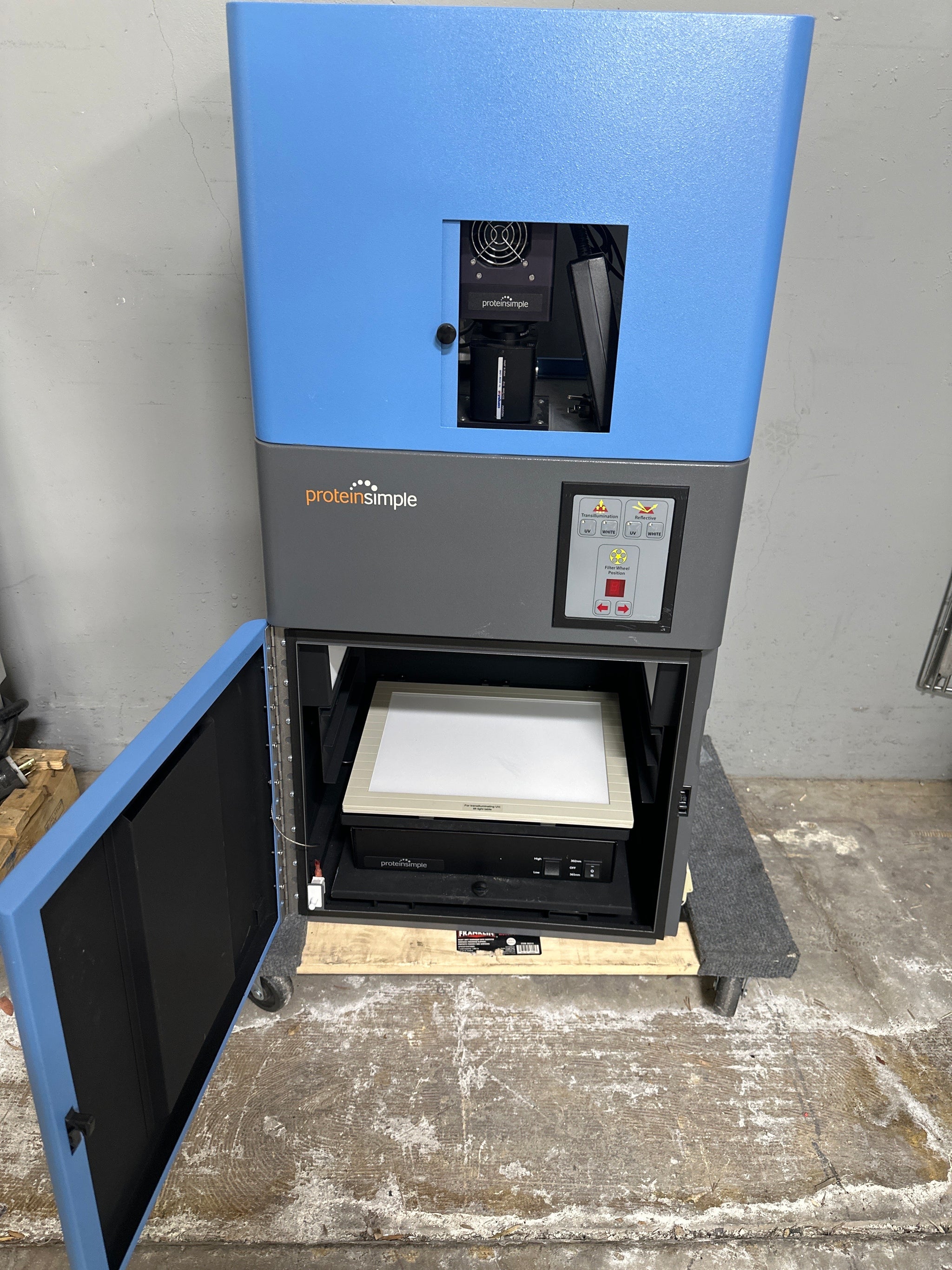 Proteinsimple FluorChem FC3 System With Finger Lakes Instrumentation C ...