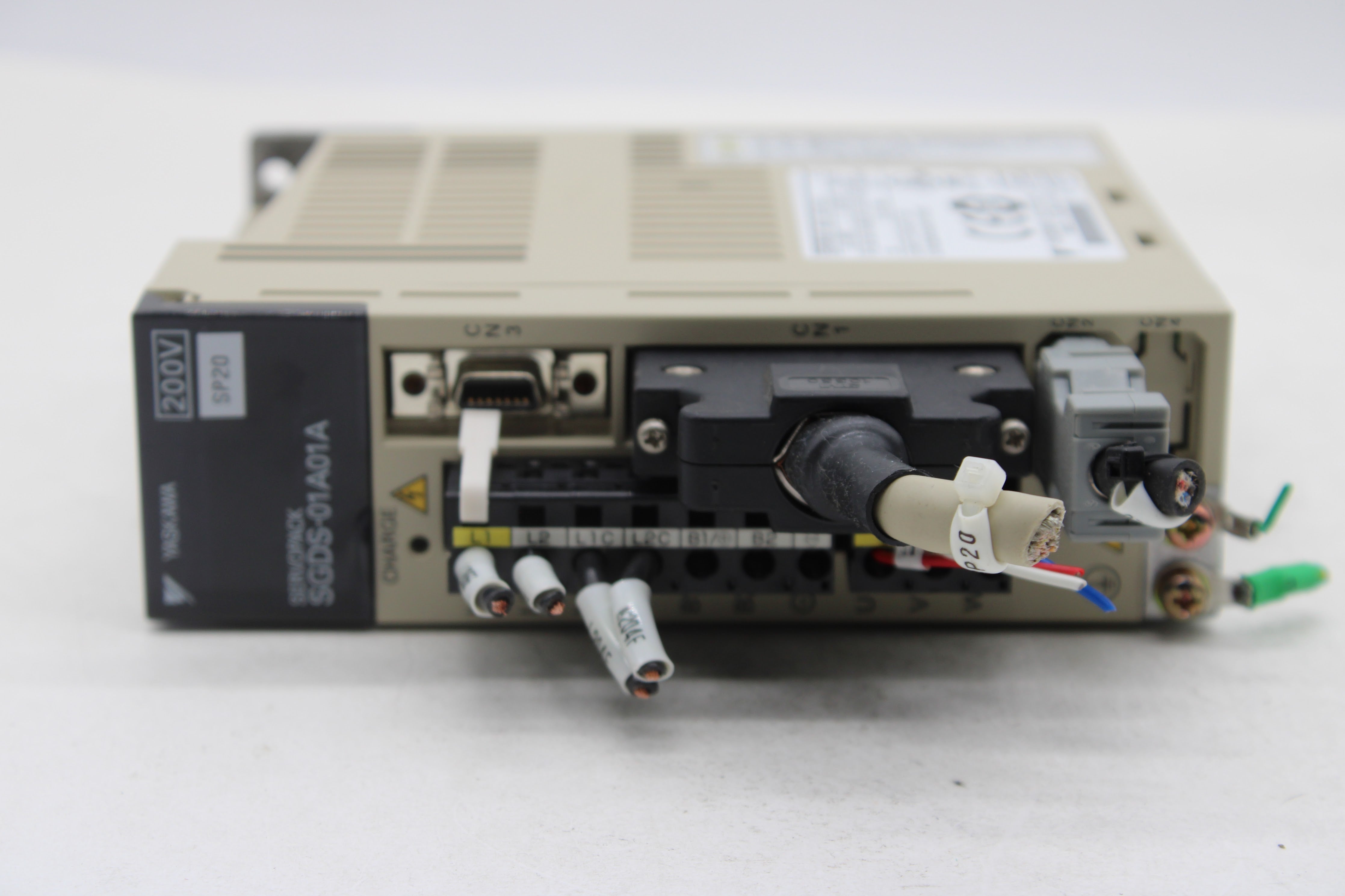 Yaskawa Electric SGDS-01A01A 1PH 200-230V Servo Drive With Connectors ...