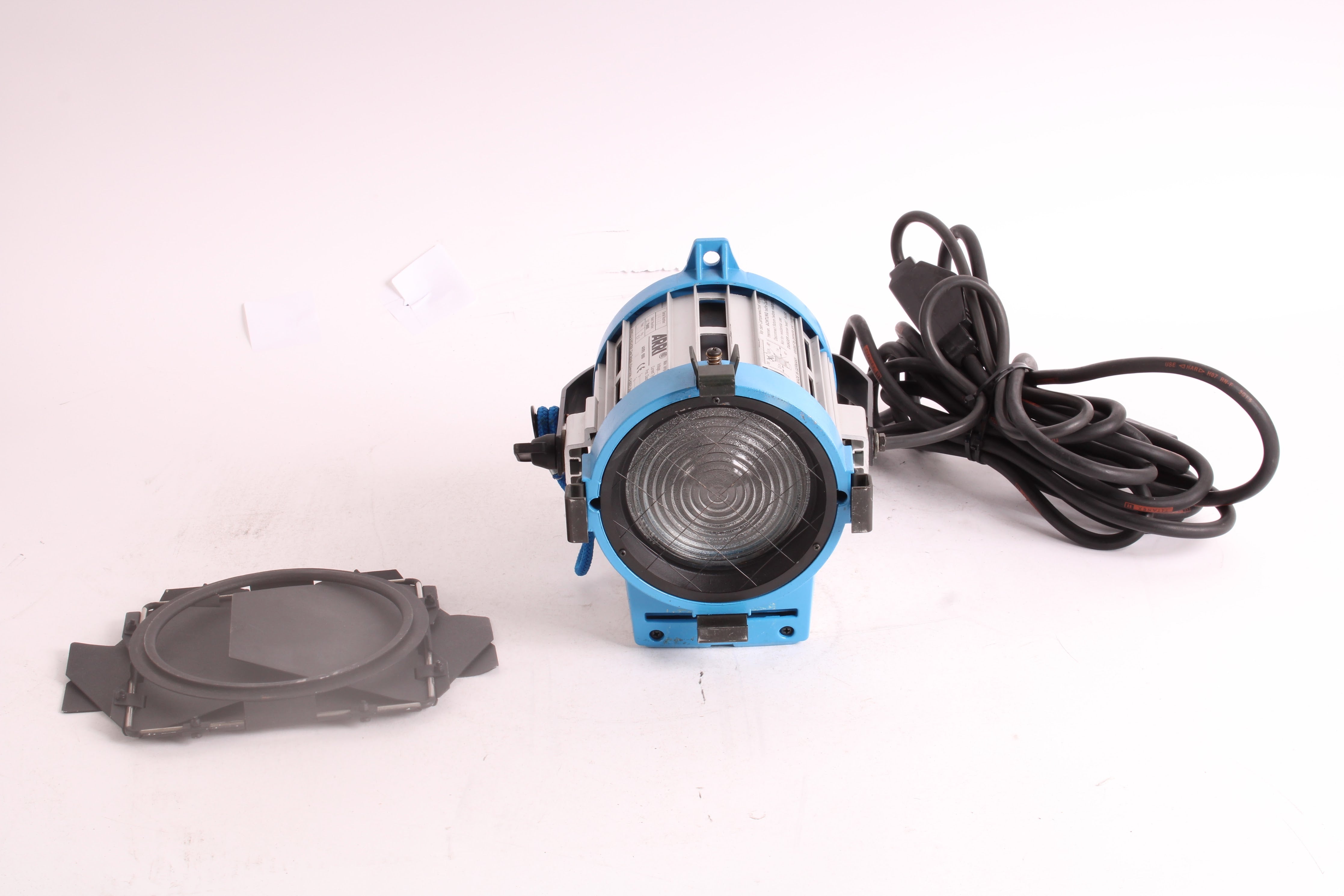 Arri 650 Plus Fresnel Spotlight With C Clamp and Barn Door – NTC Tech