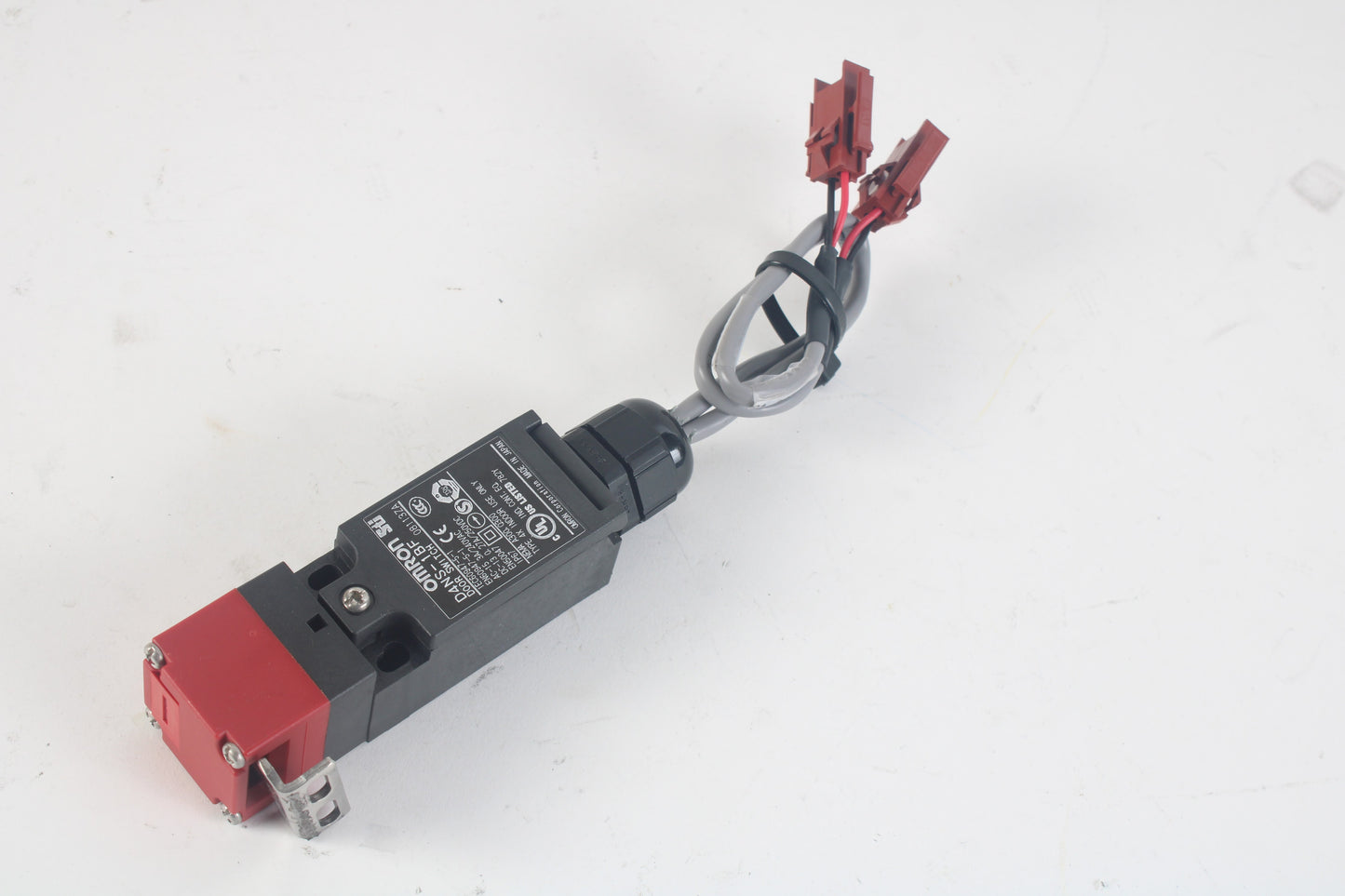 Omron D4NS-1BF Door Switch W/ D4DS-K1 Horizontal Mounting Interlock Ke ...