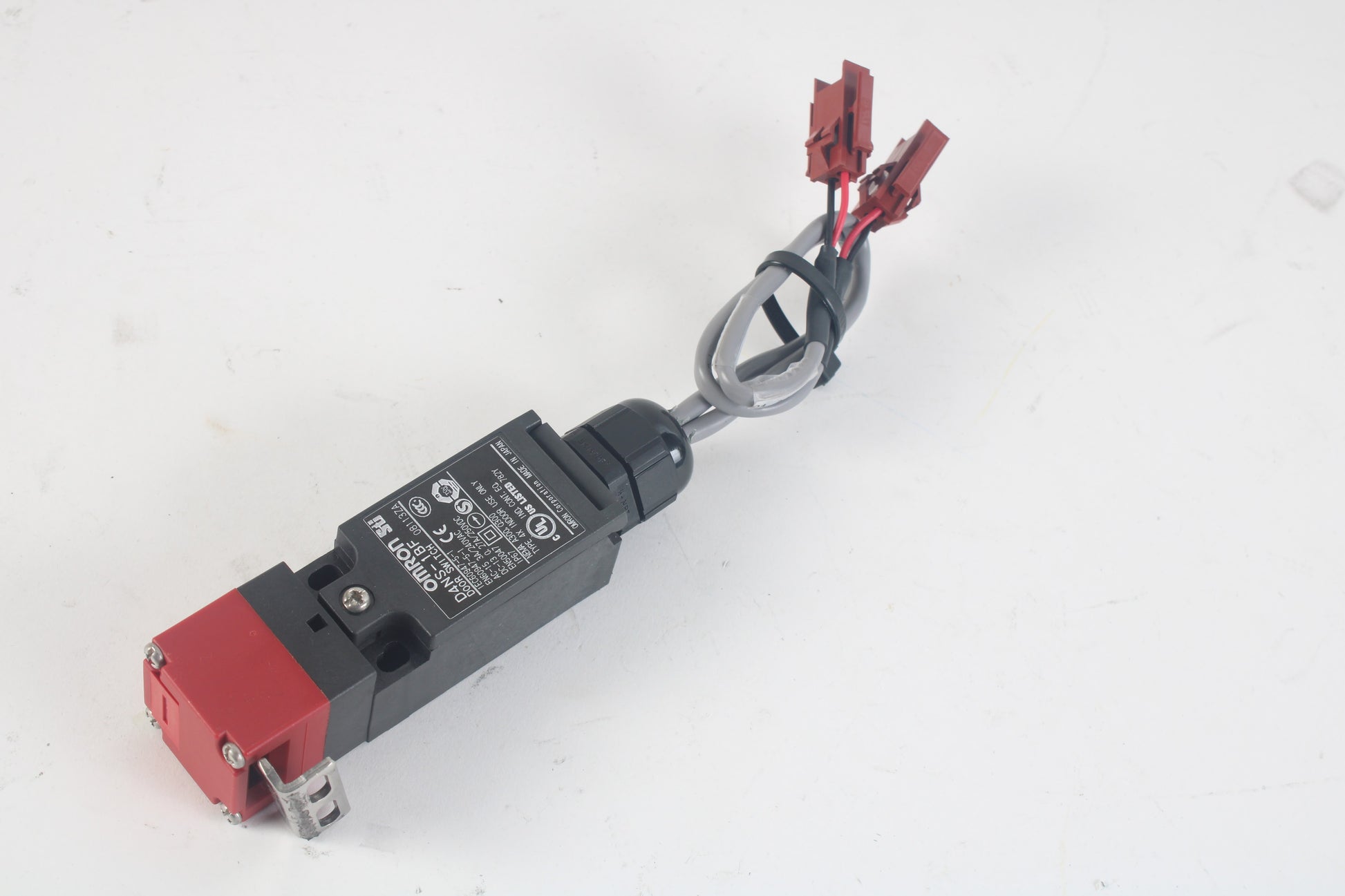 Omron D4NS-1BF Door Switch W/ D4DS-K1 Horizontal Mounting Interlock Ke ...