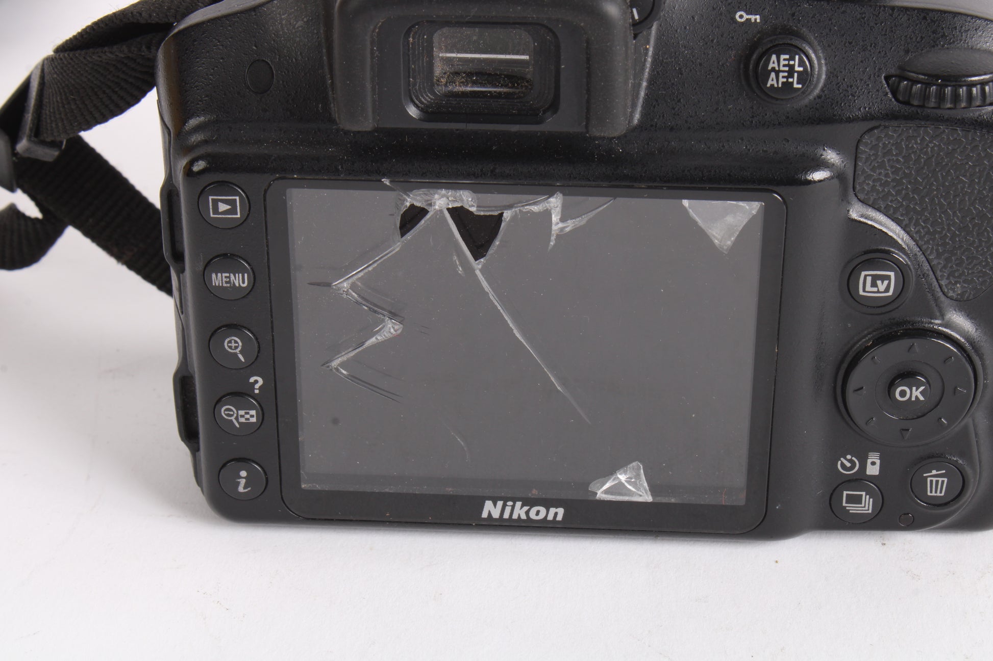 Nikon D3300 Digital Camera SLR 24.2 Megapixels - AS IS Parts or Repair ...