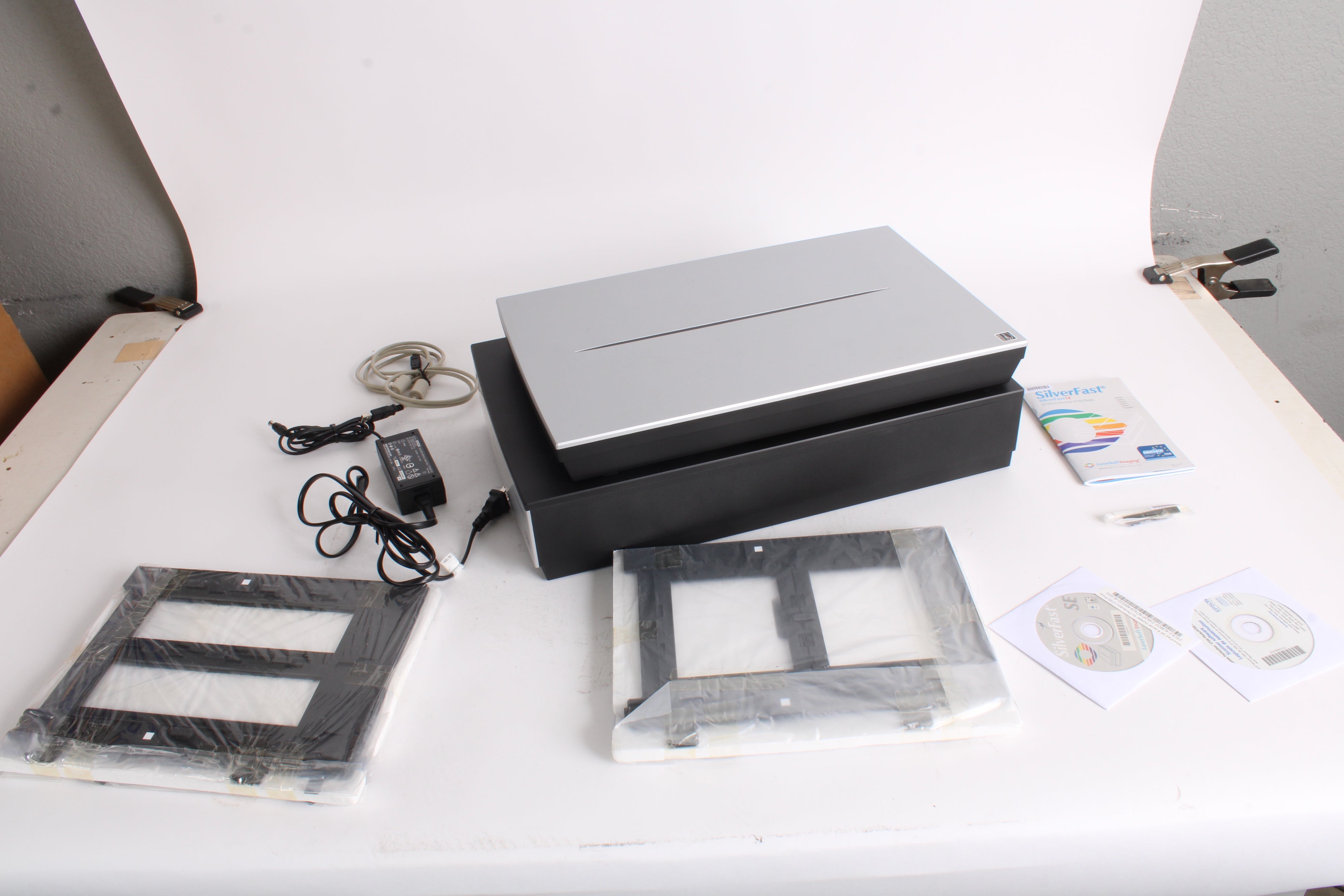 Epson V700 Perfection Photo Scanner Professional-Quality J221A W/ Powe ...