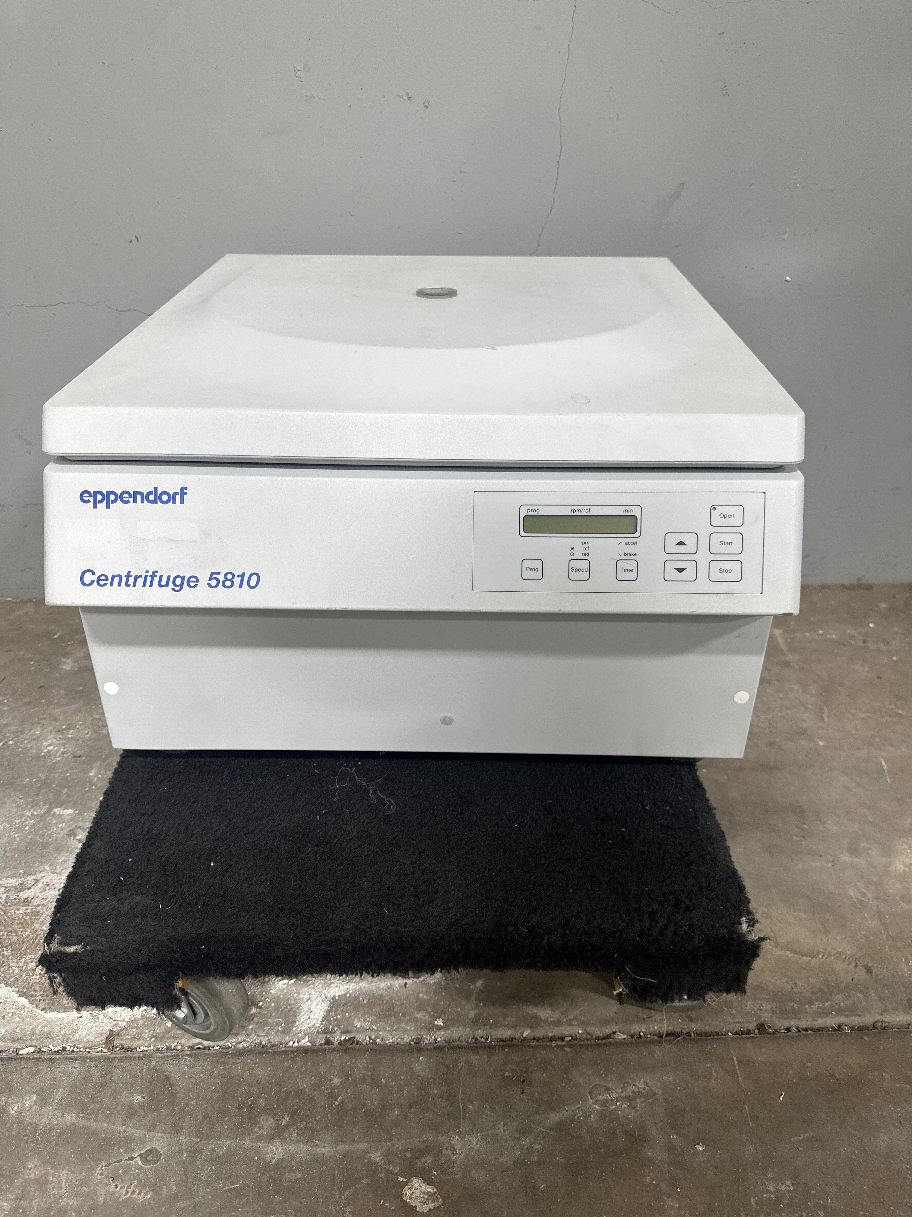 Eppendorf 5810 High-Speed Benchtop Centrifuge W/ A-4-62 Rotor, Buckets ...
