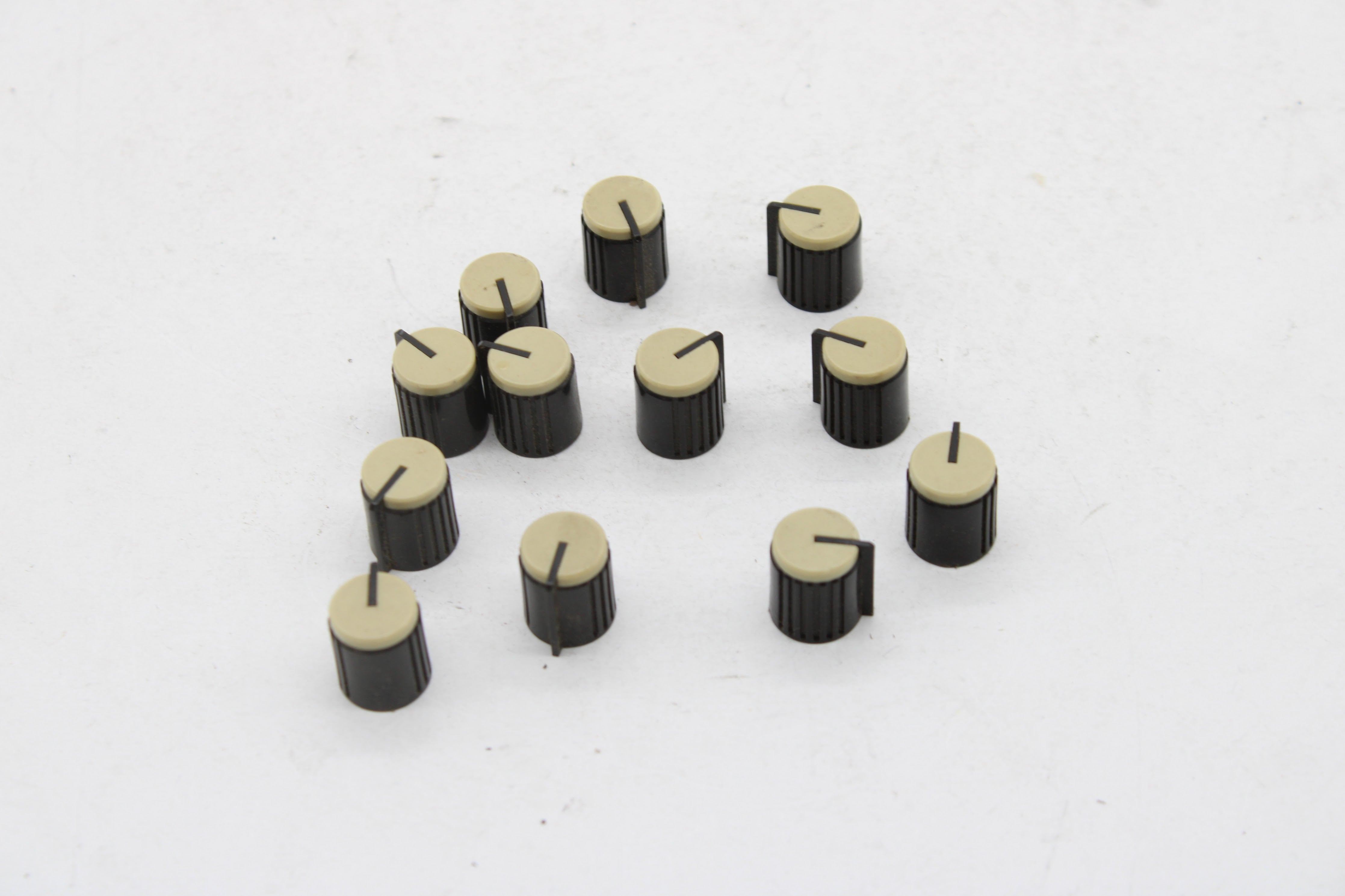 Akai MG1212 Control Knob (Lot of 12) (Small Light) – NTC Tech