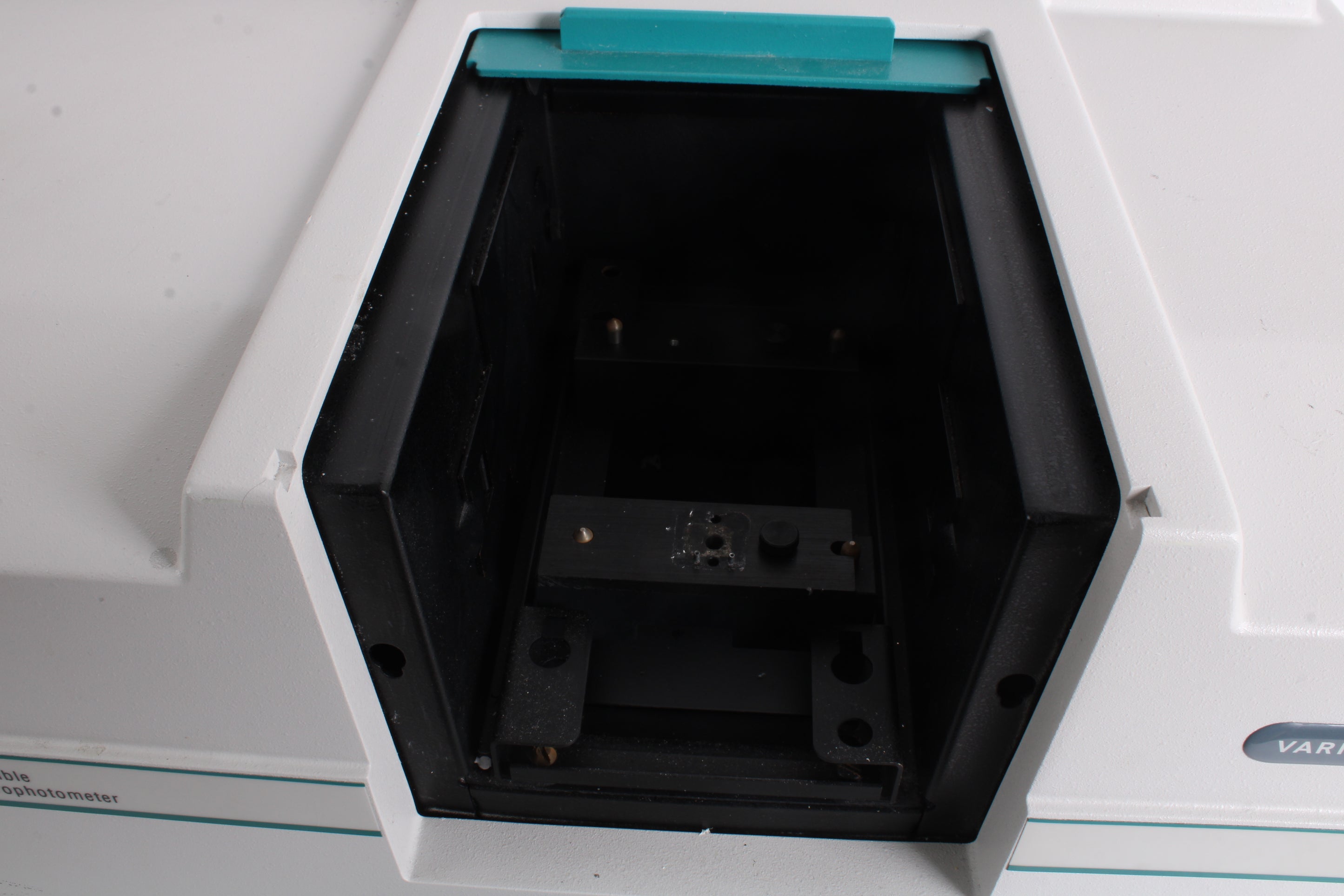 Varian Cary 300 UV-Visible Spectrophotometer – NTC Tech