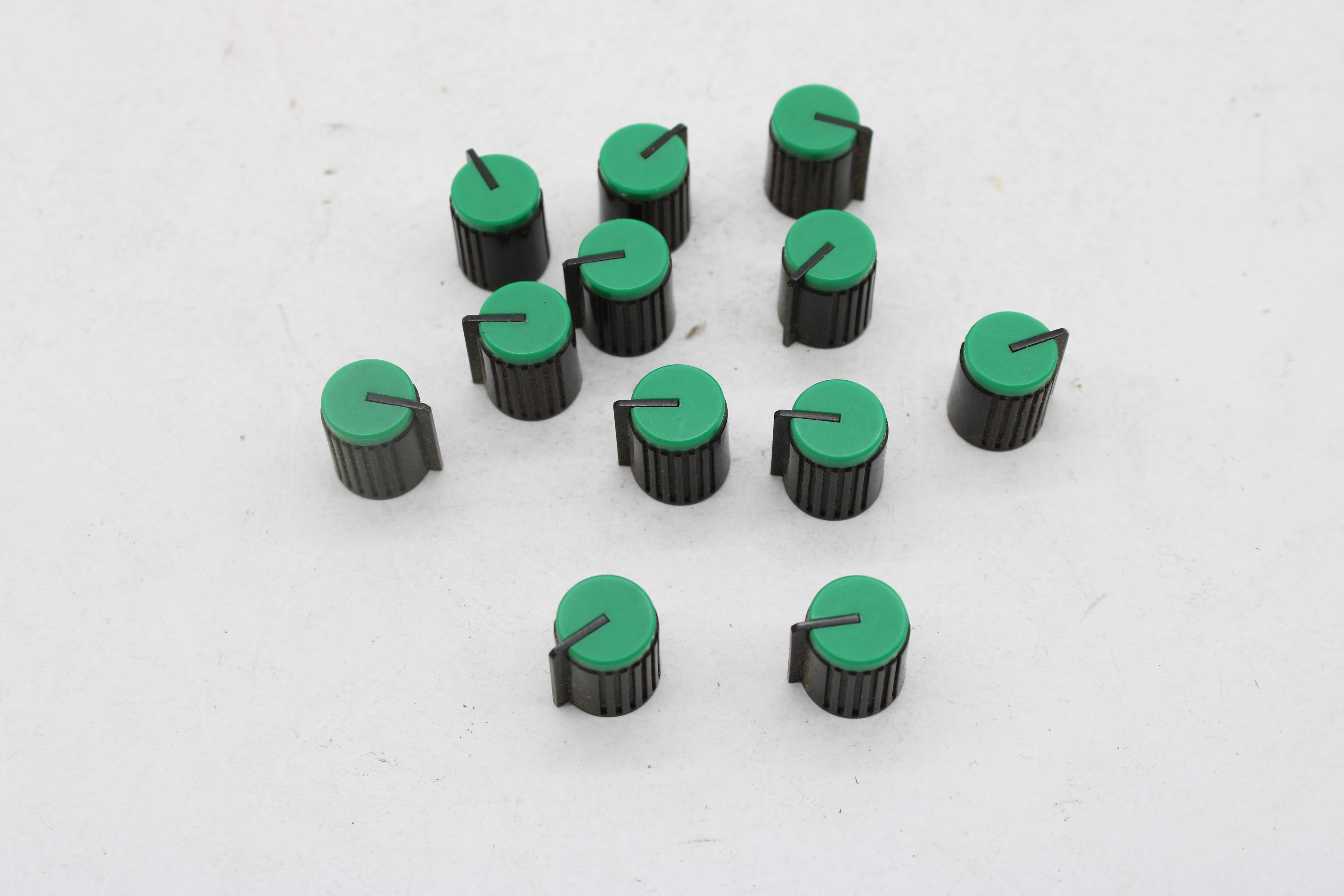 Akai MG1212 Control Knob (Lot of 12) (Large Green) – NTC Tech