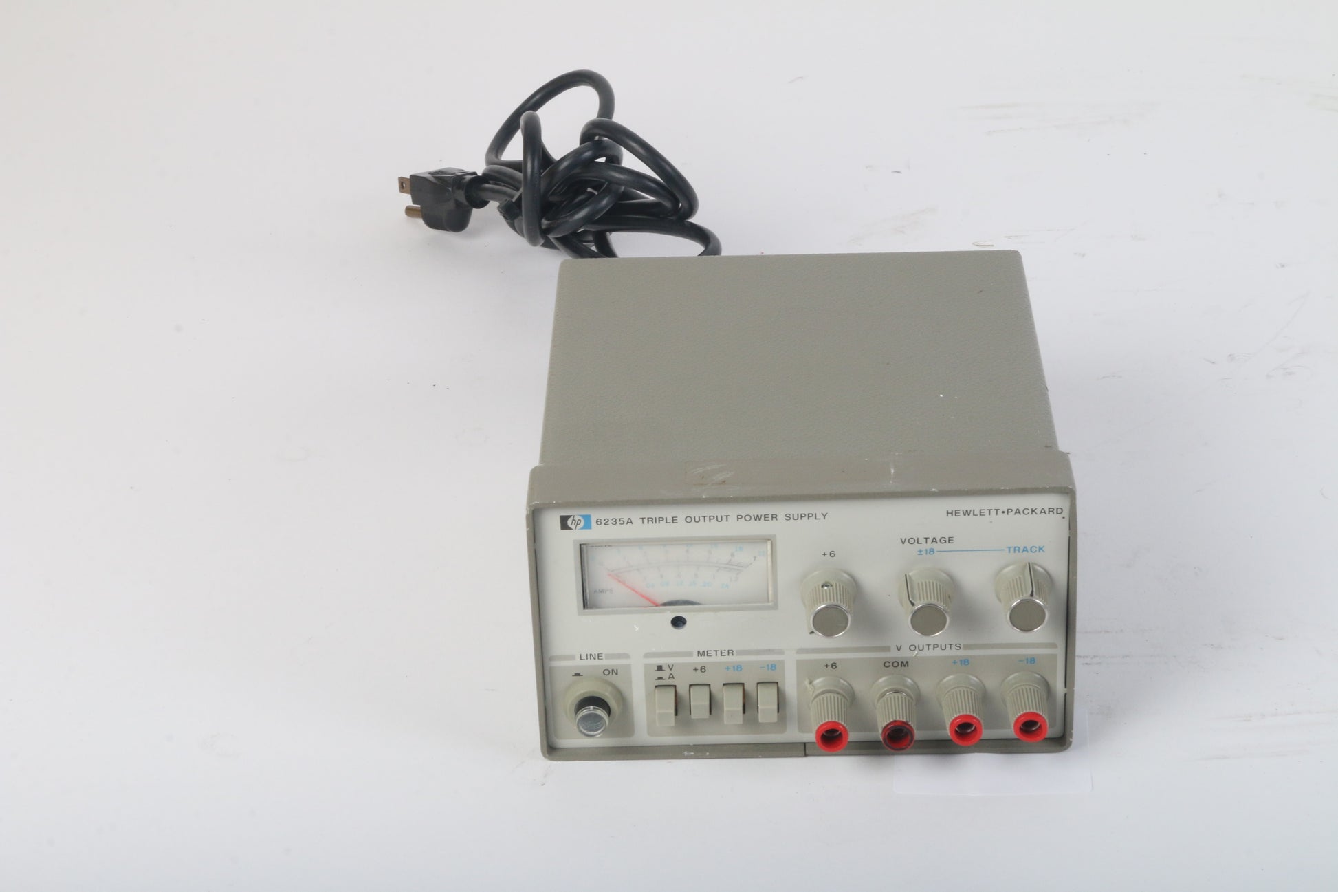 HP Hewlett Packard / Agilent / Keysight 6235A Triple Output DC Power S ...