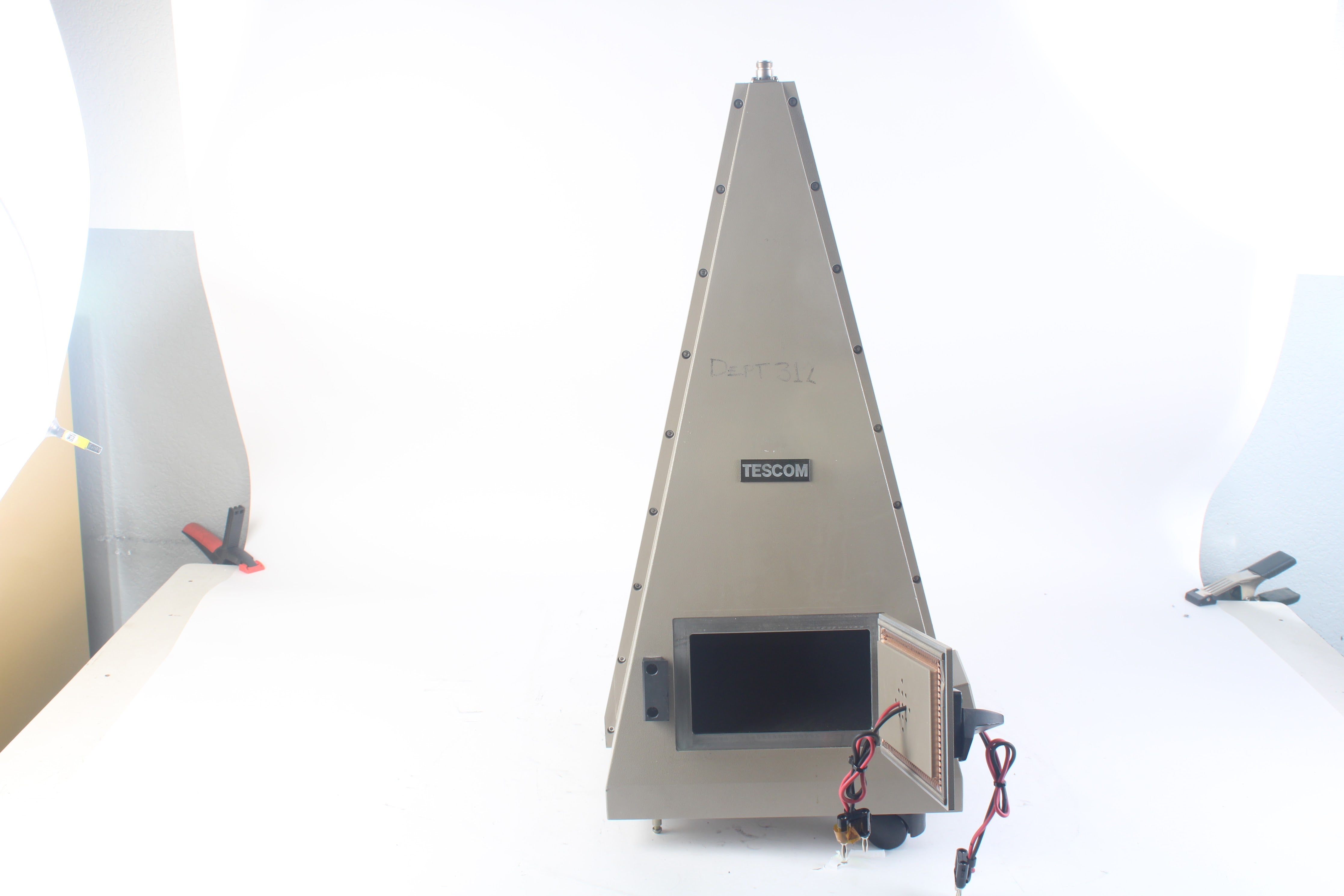 Tescom TC-5060A UHF-TEM RF Shield Box Cell VSWR 1.46 - Damage Wheel ...