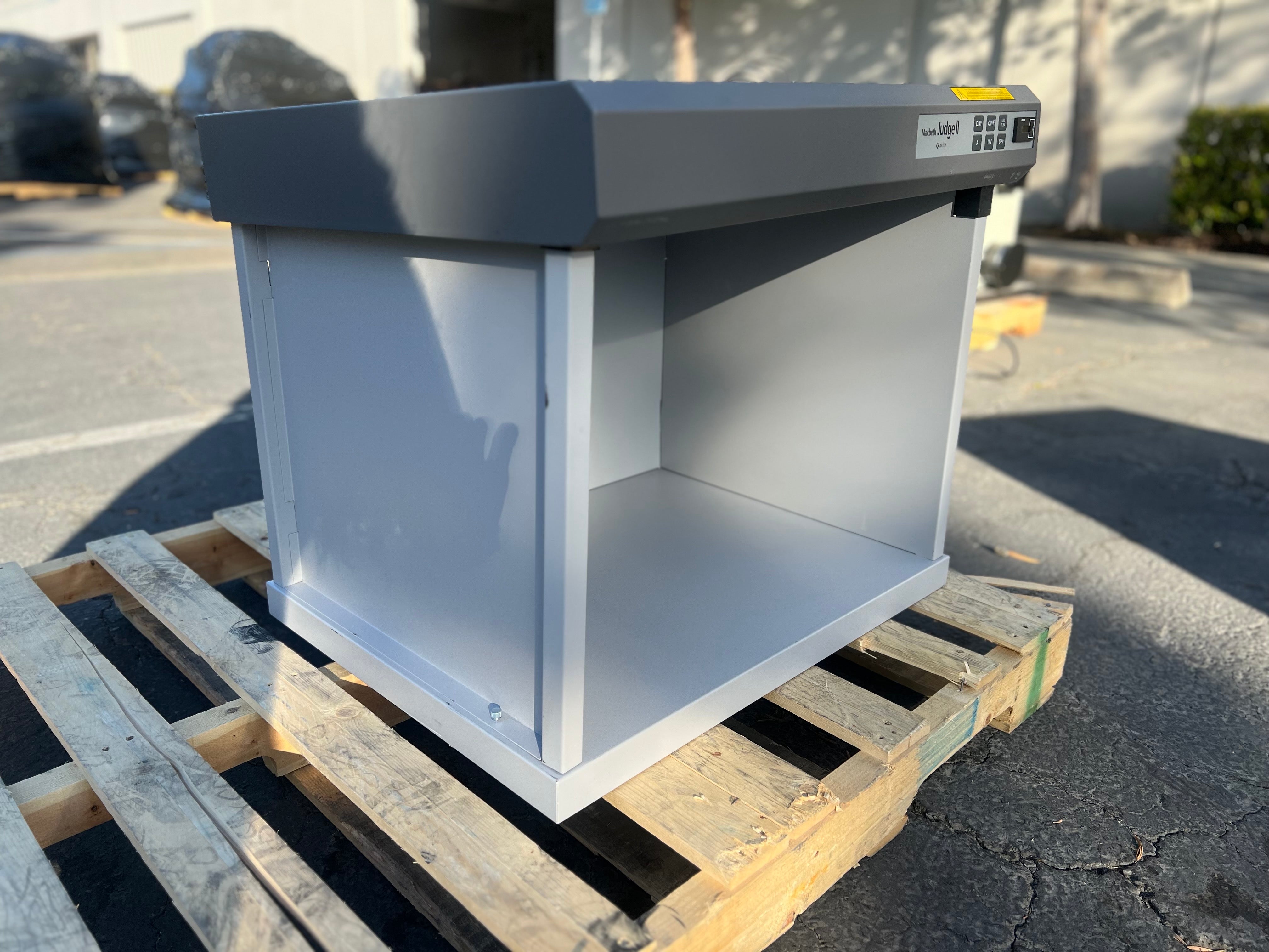 Xrite / Macbeth Lighting Judge II Light Booth – NTC Tech