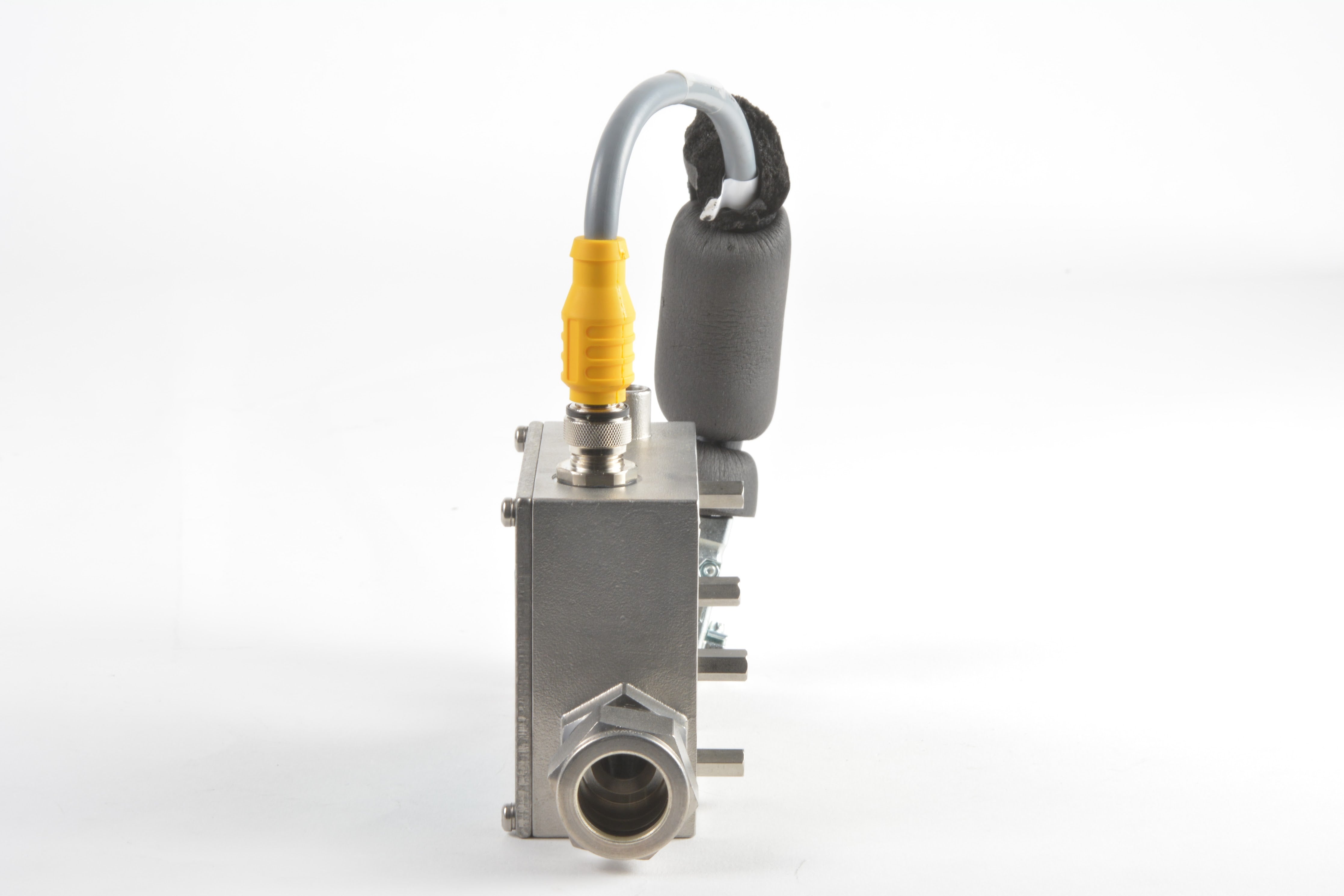 New Proteus 98008RFR10P2 Liquid Flow Meter – NTC Tech