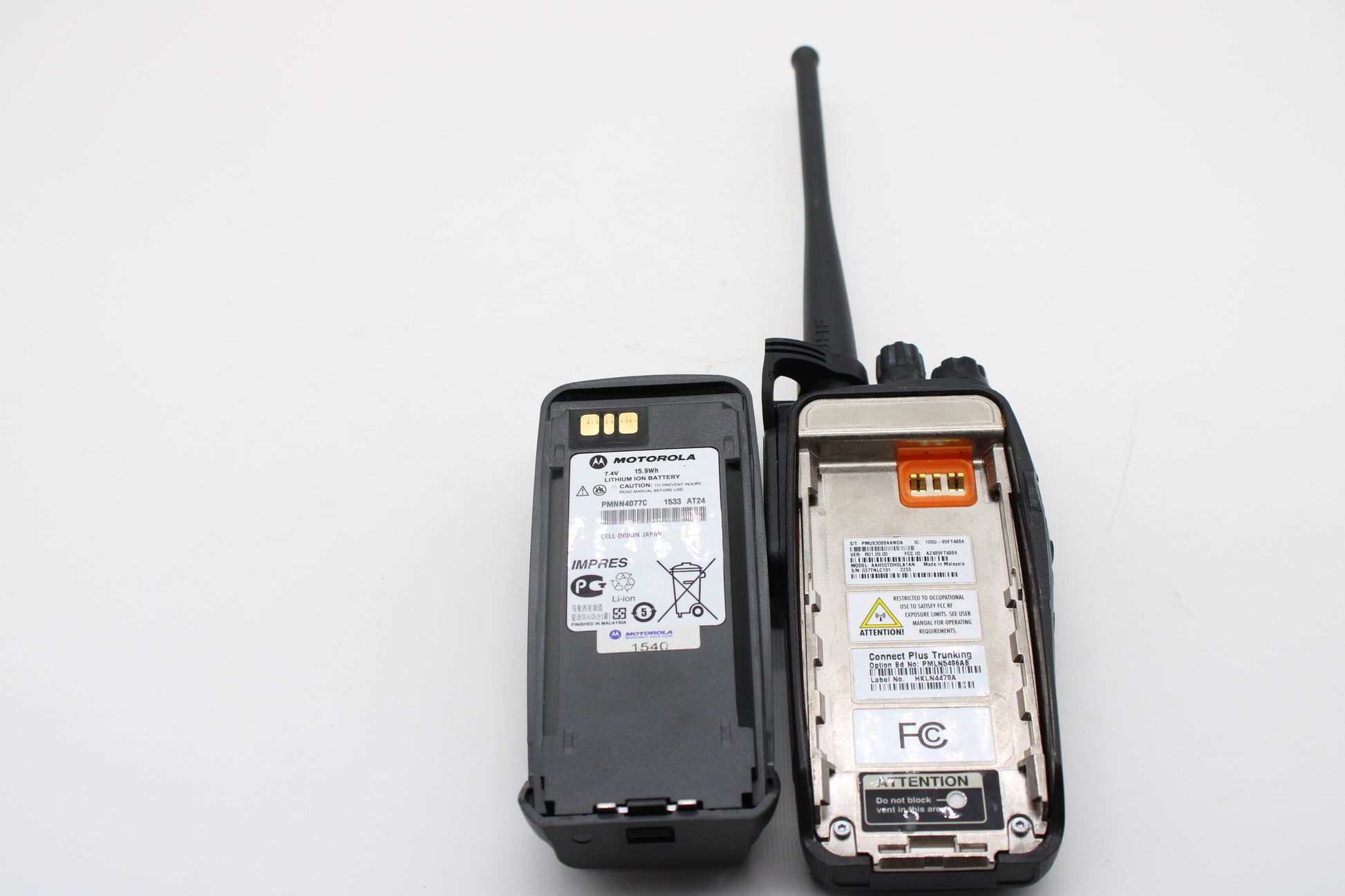 Motorola XPR 6550 Two-Way Radio AAH55TDH9LA1AN W/ Battery, Antenna, Be ...