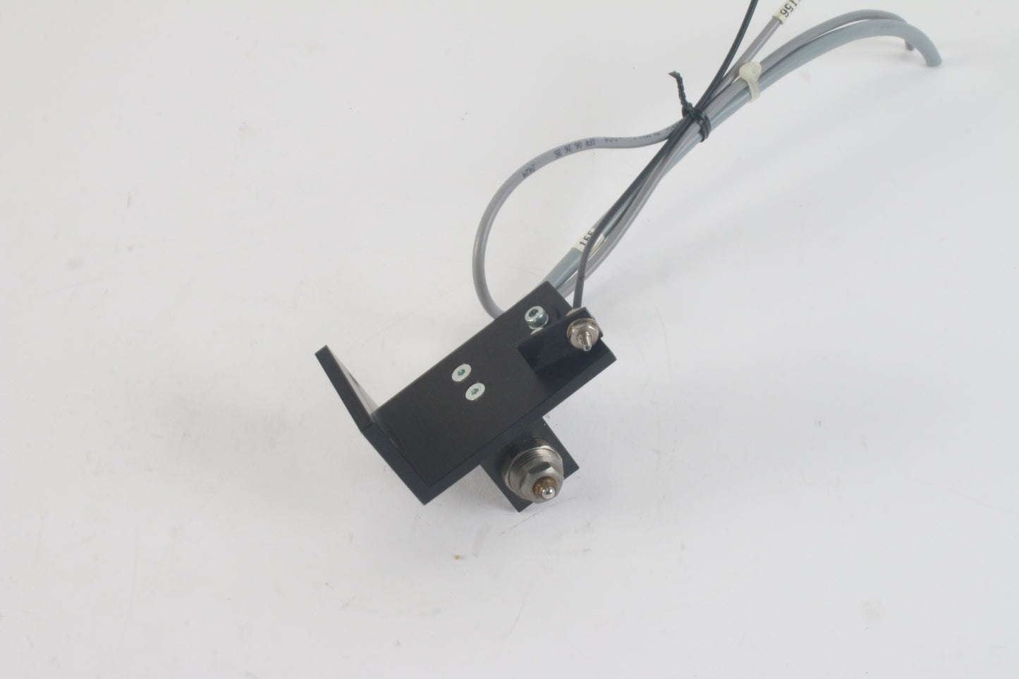 Euchner D-70771 Leinfelden Cable with Bracket – NTC Tech