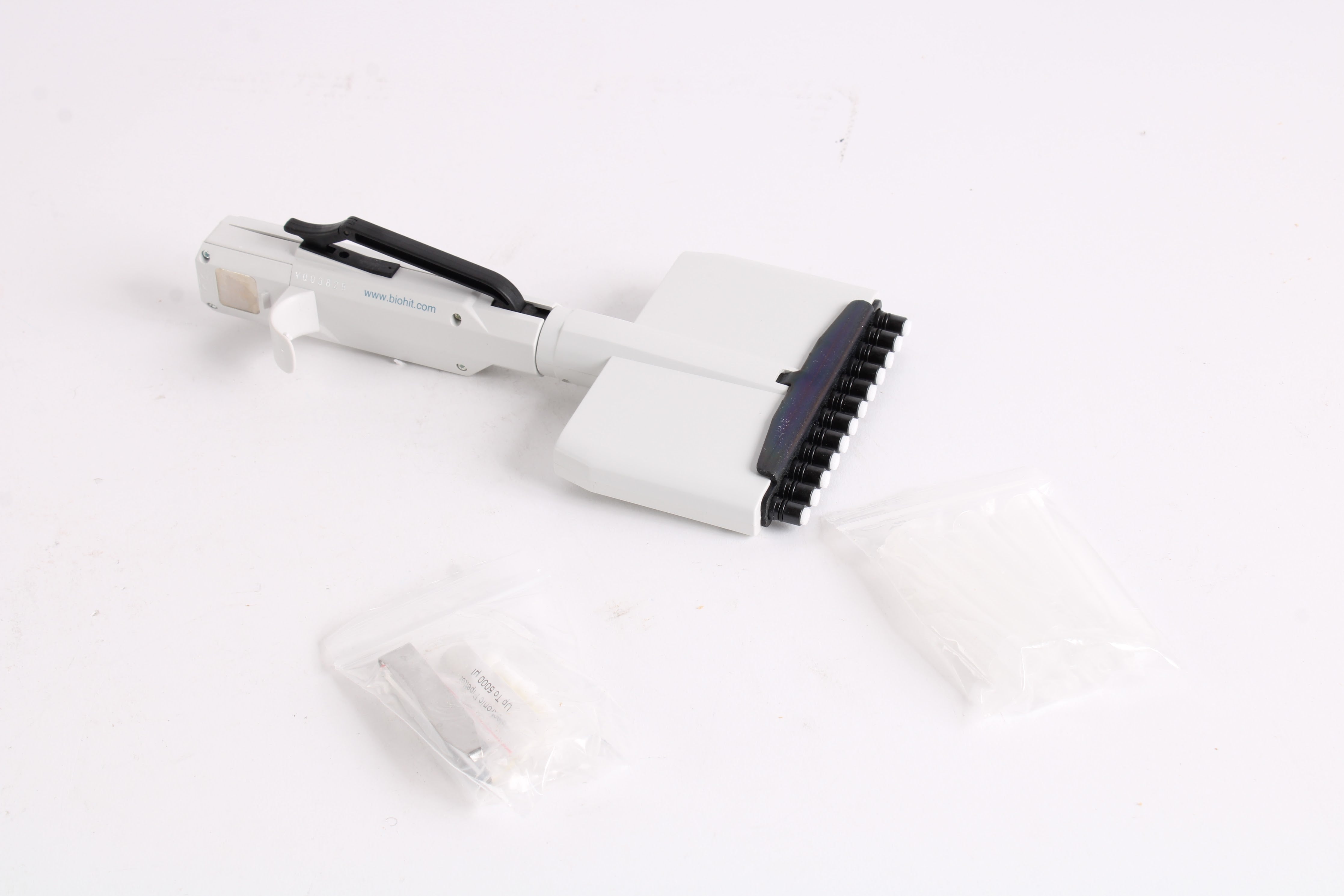 Biohit 710810 Proline Electronic 12-Channel Pipettor 50-1200ul With Bo ...