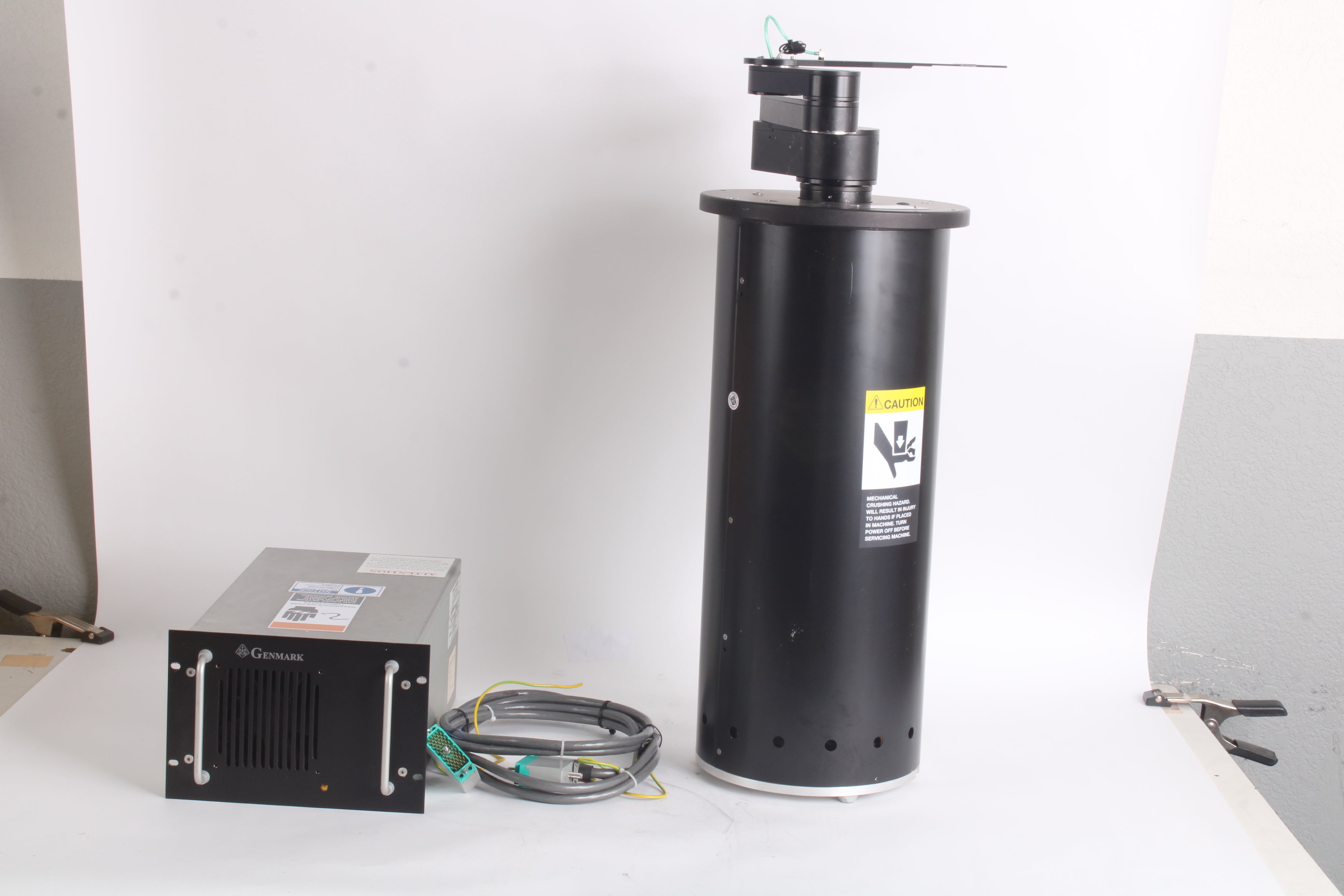 Genmark Gencobot 4/3L Robot W/ Genmark SMALL 9800106831 controller and ...