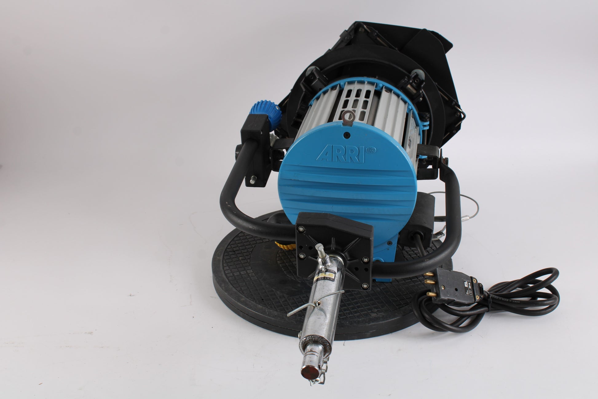 Arri Studio 1000 Studio SpotLight With Barn Doors and Matthews Arm - N ...