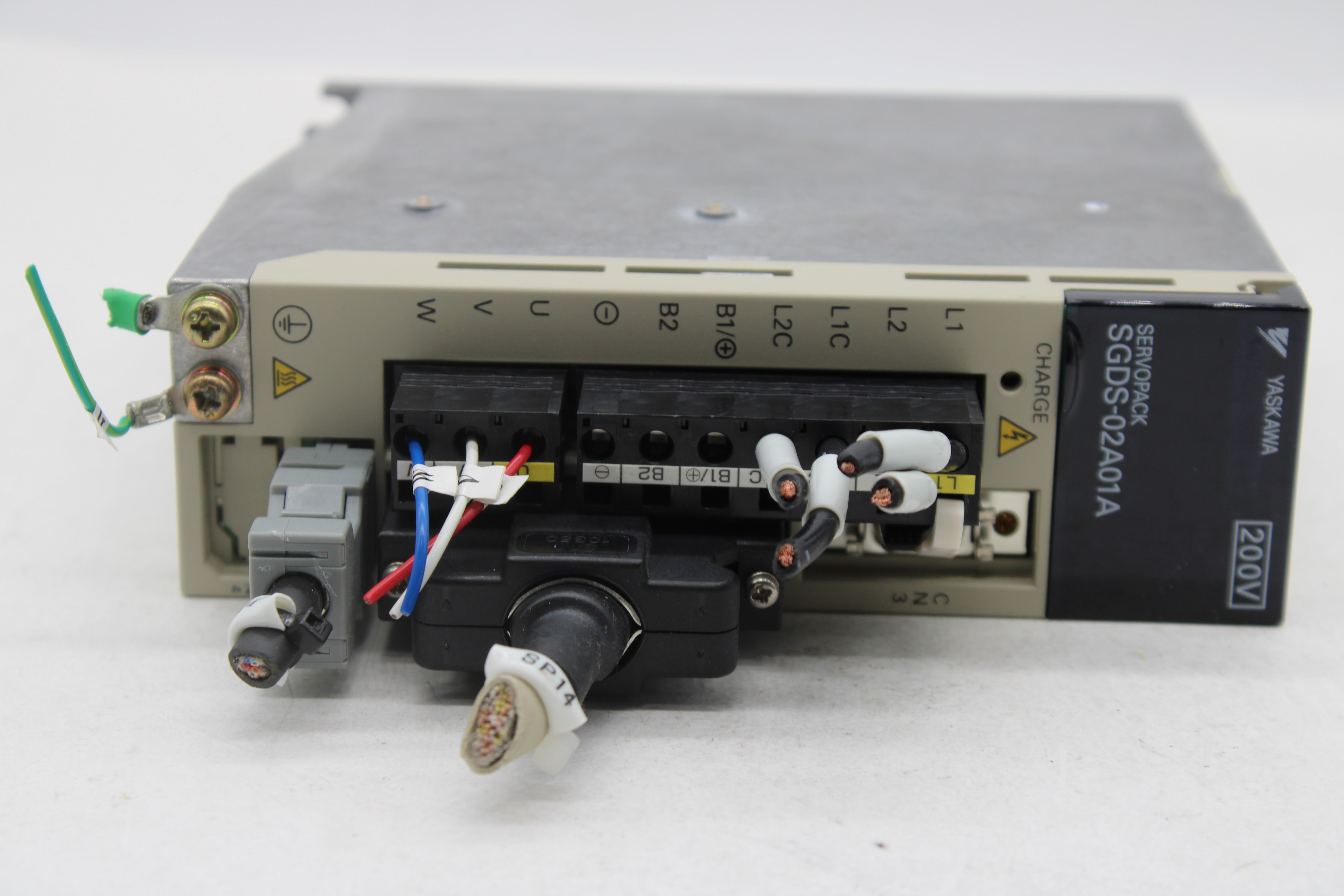 Yaskawa Electric SGDS-02A01A 1PH 200-230V Servo Drive With Connectors ...