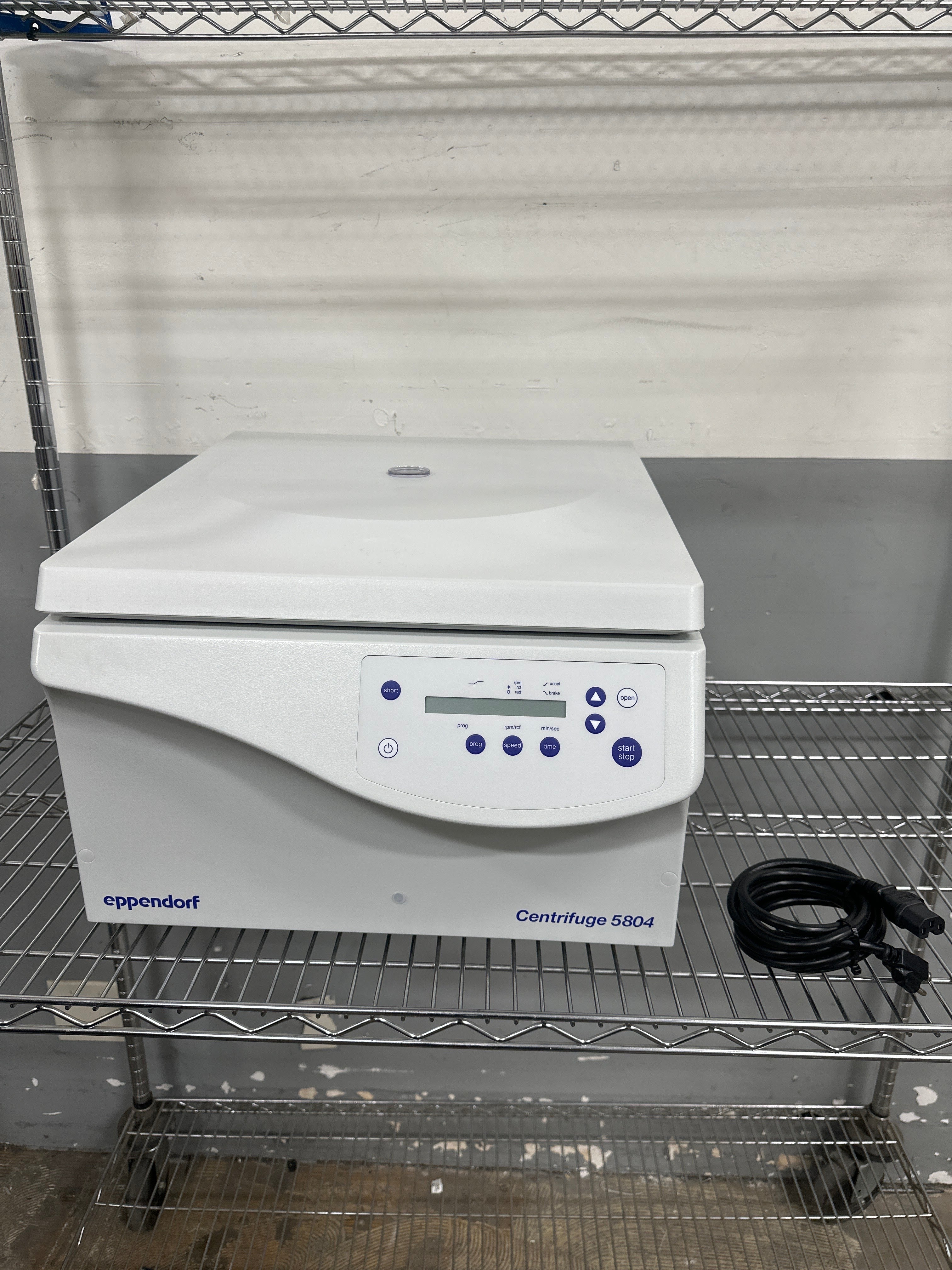 Eppendorf 5804 Laboratory Centrifuge A-4-44 Rotor Benchtop Centrifugat ...