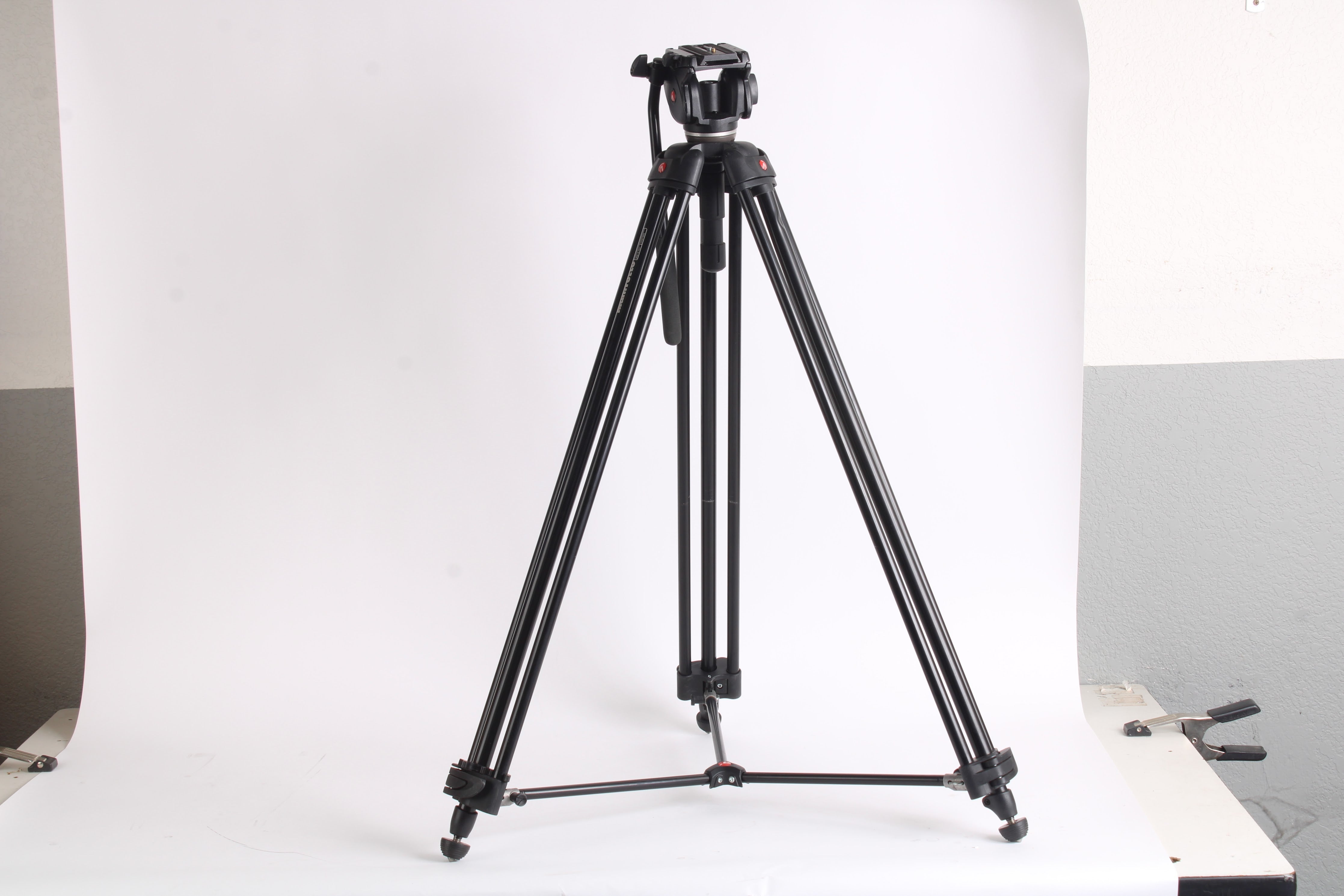 Manfrotto 547B Tripod With Manfrotto 701HDV Head – NTC Tech