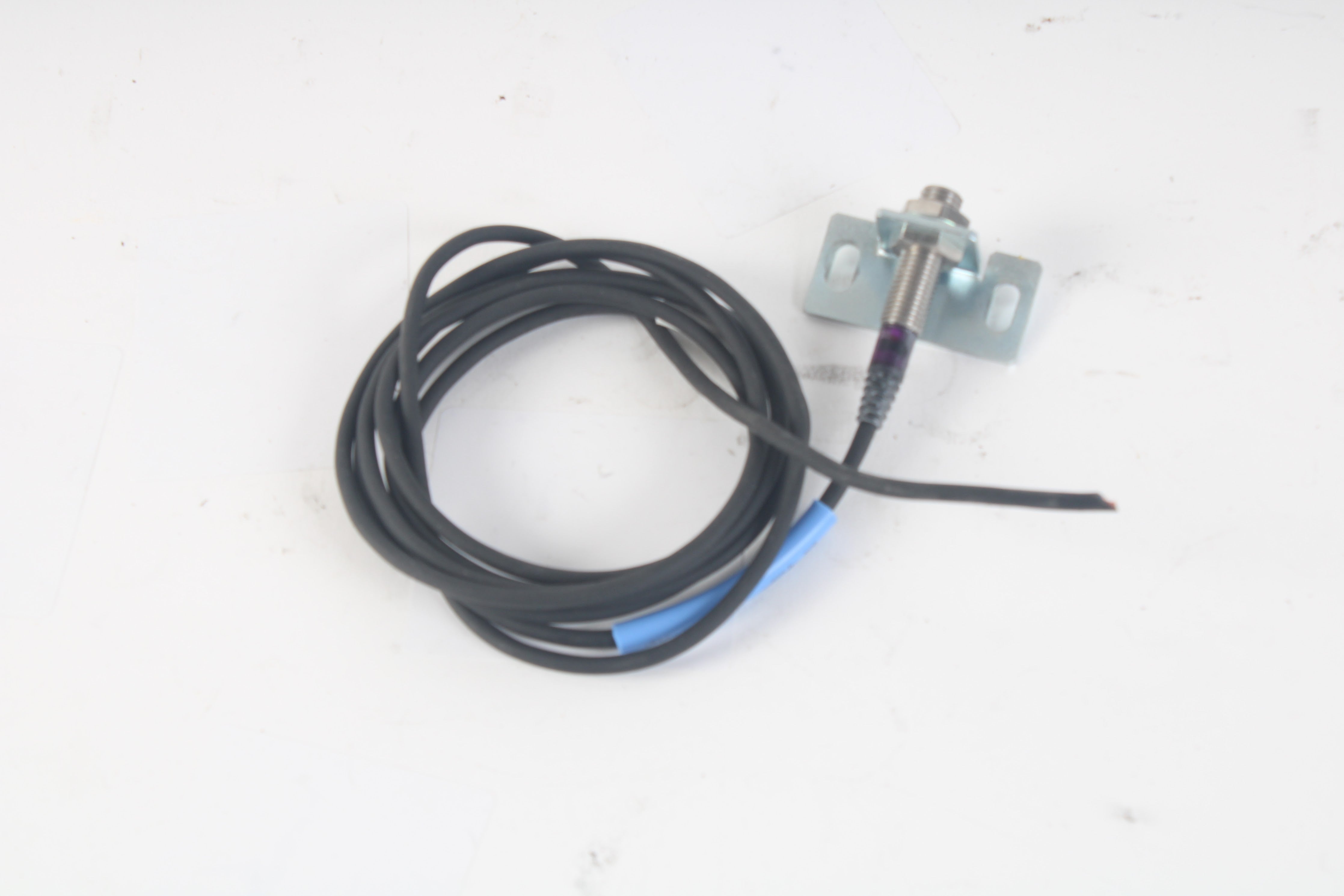Keyence EV-108M Proximity Switch Sensor / Shielded / 800 Hz /5 to 80 m ...