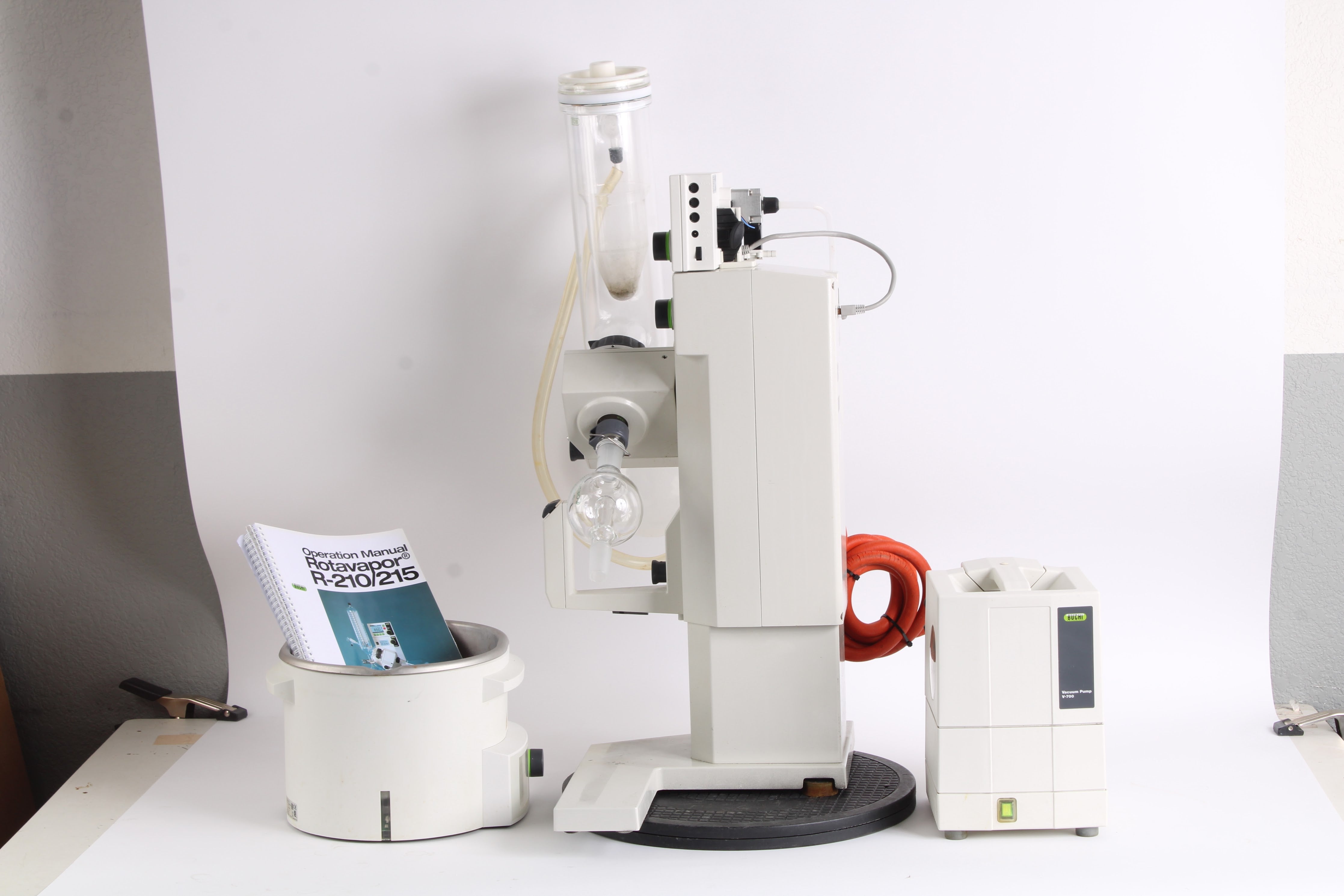 Buchi R-215 Rotavapor System W/ B-491 Bath, V-850 Vacuum & V-700 Pump ...