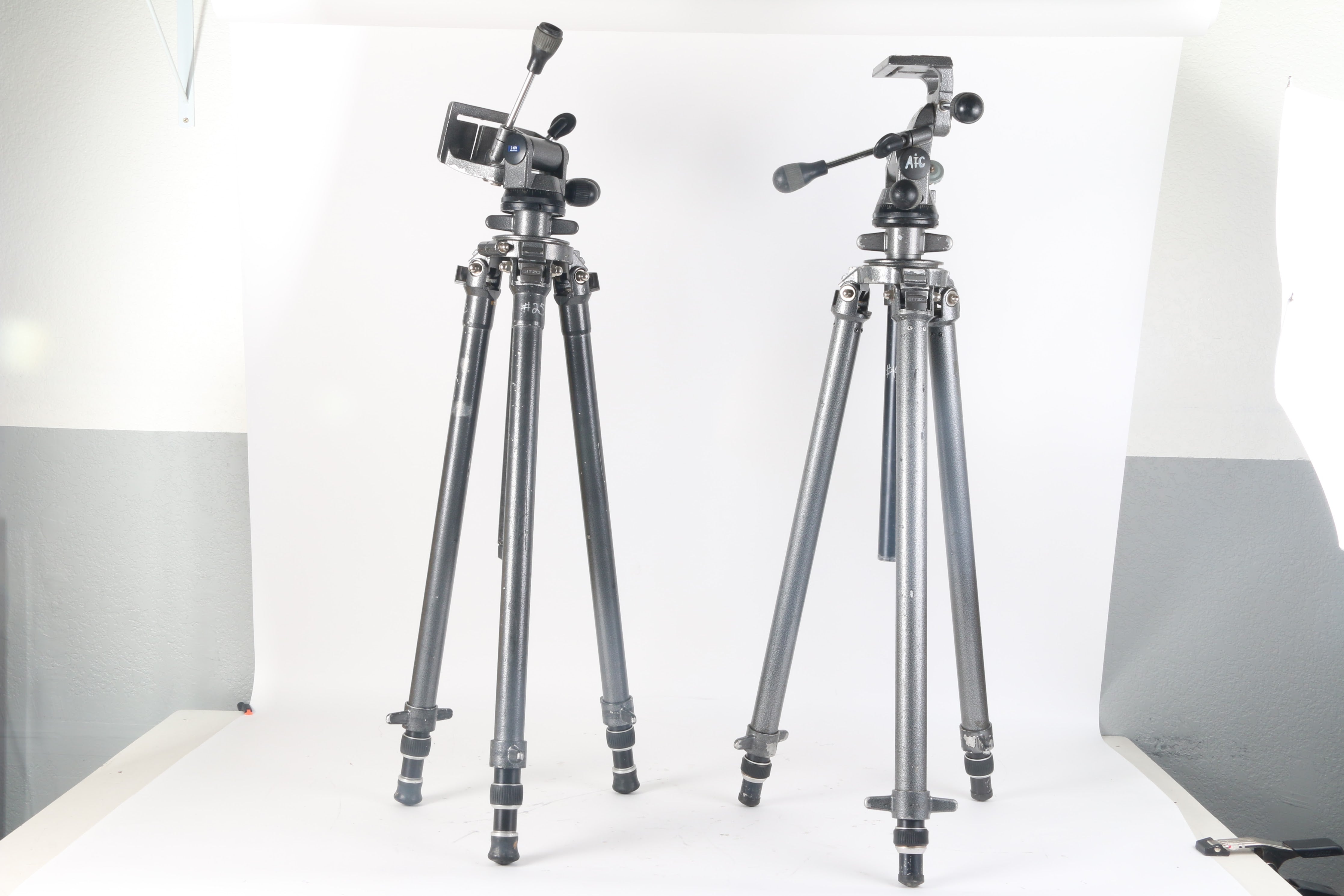 Lot of 2 Gitzo G525 Tripod – NTC Tech