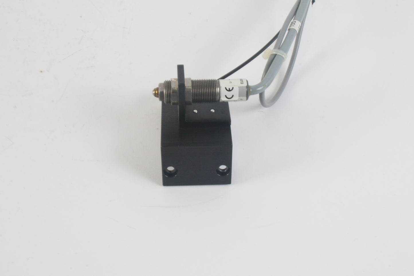 Euchner D-70771 Leinfelden Cable with Bracket – NTC Tech