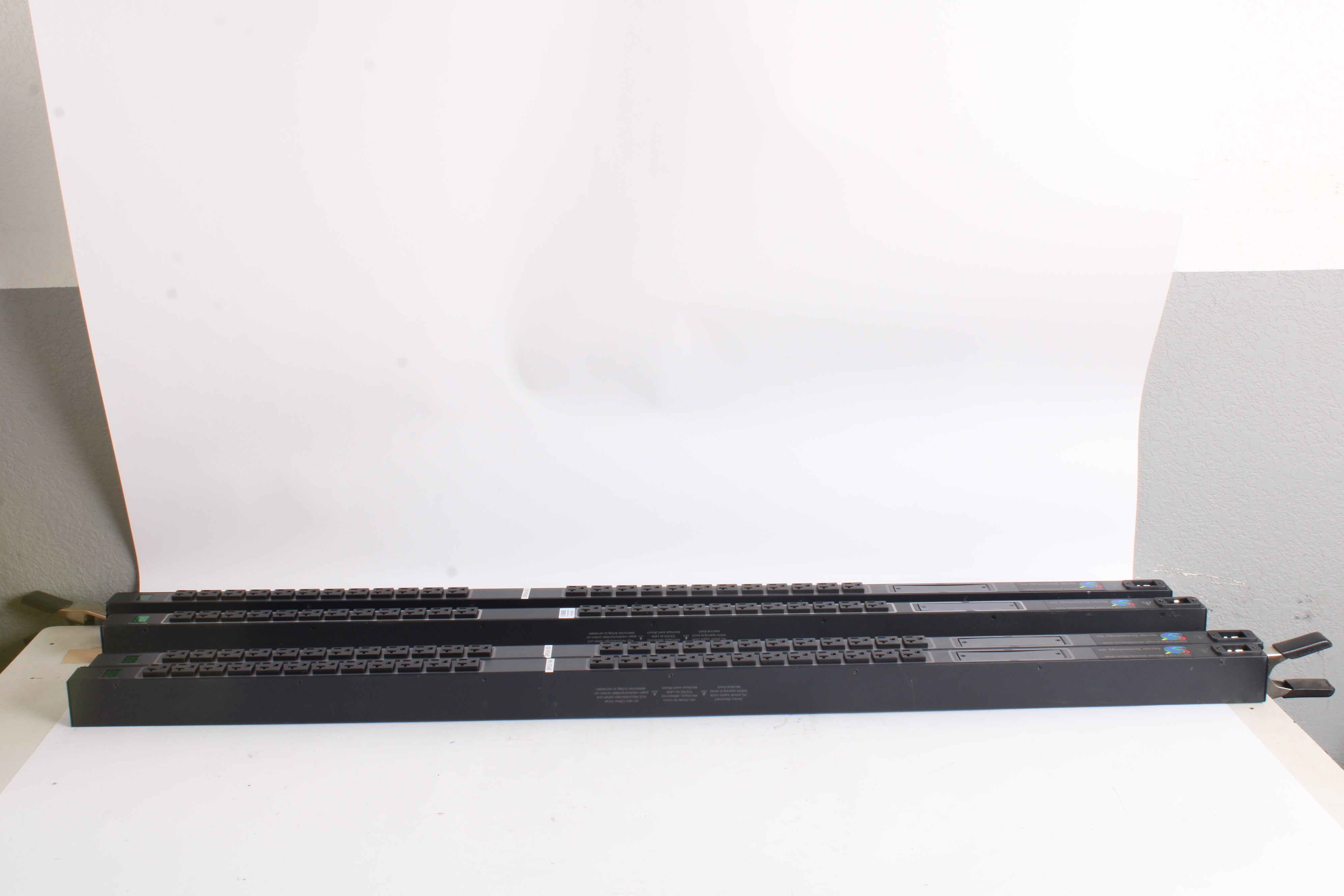 Server Technology C-24V1-C20M Metered Cabinet Distribution Unit Lot of ...