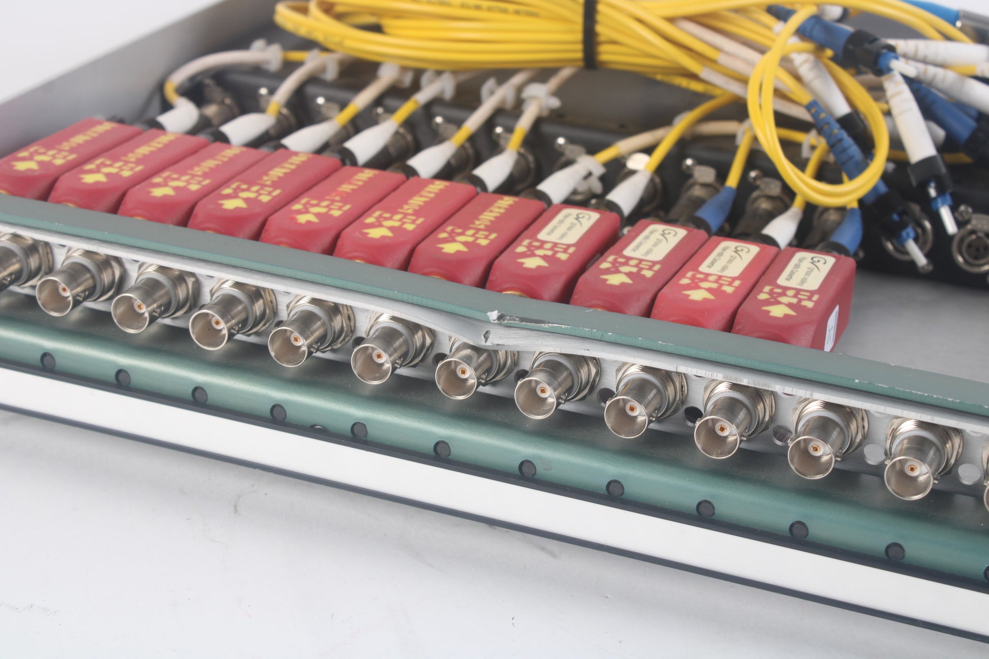 Stratos VMCR-18 Onramp Communications W/ 3x: Stratos Receivers, 11x: T ...