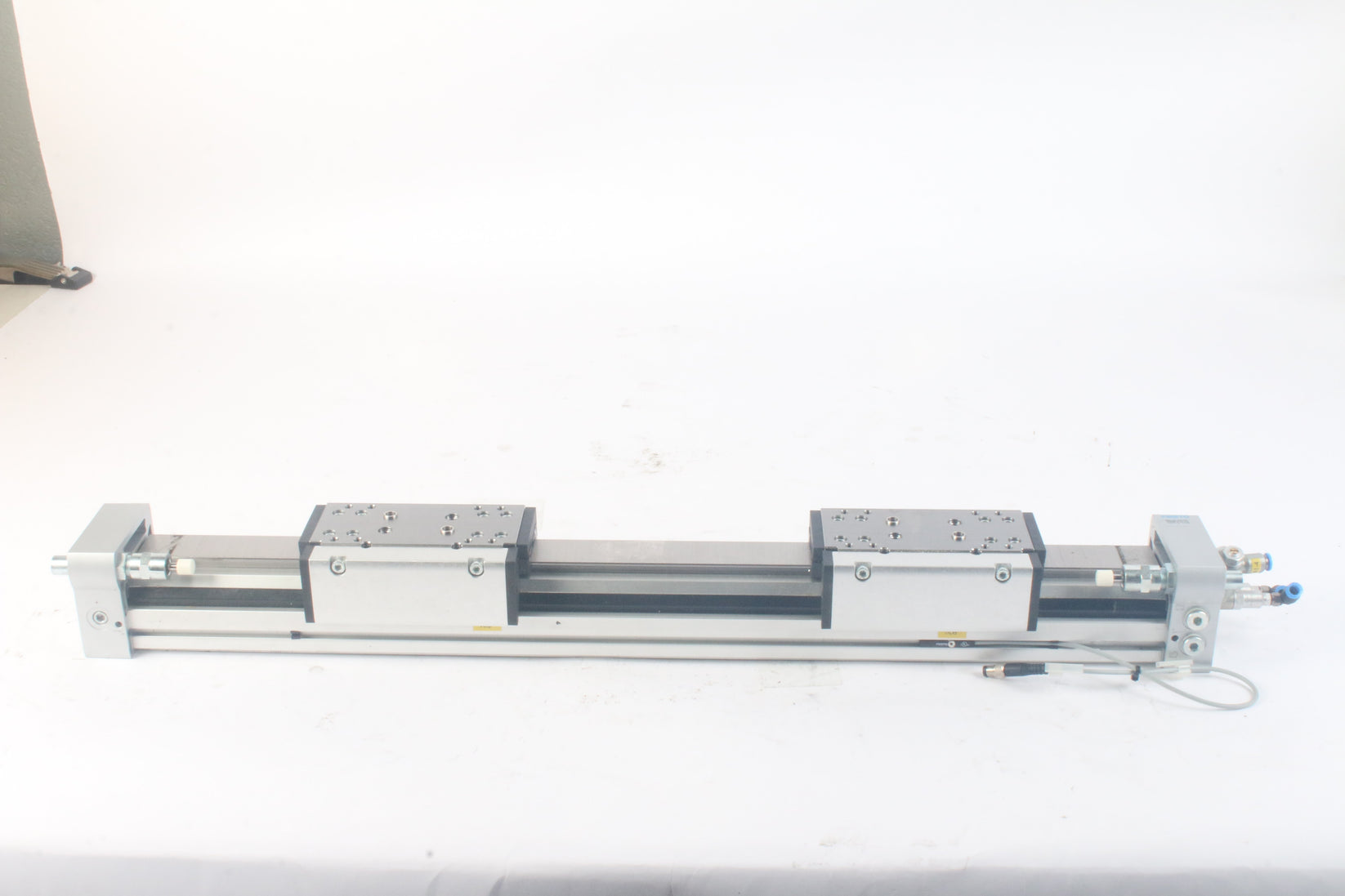 Festo DGC-32-470-KF-YSRW-AKLCS Linear Actuator 1x Festo Sensor 2x YSRW ...