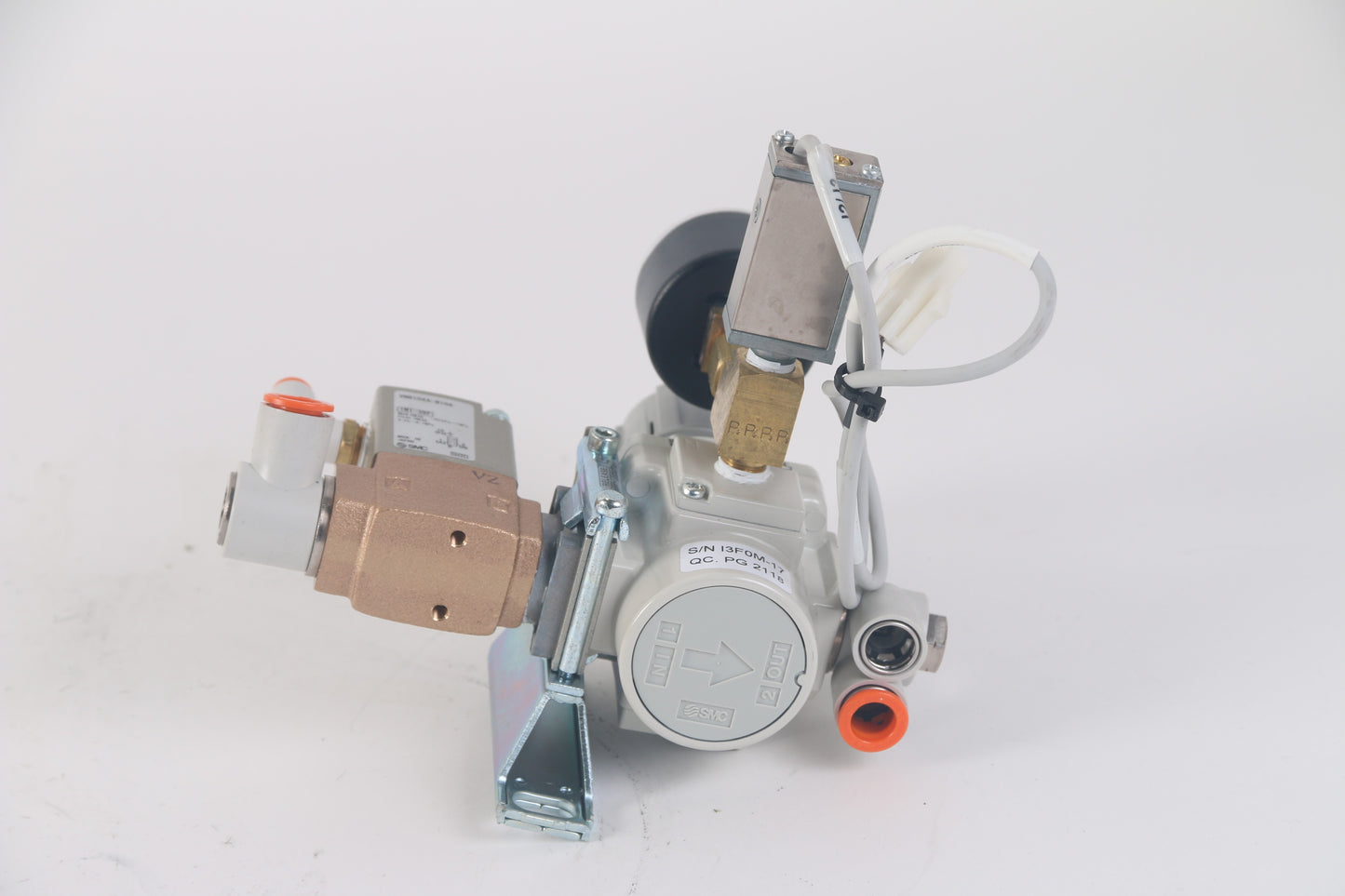 SMC AR30K-N03-YZ-B Pneumatic Regulator W/ PSI Gauge, Pressure Switch ...