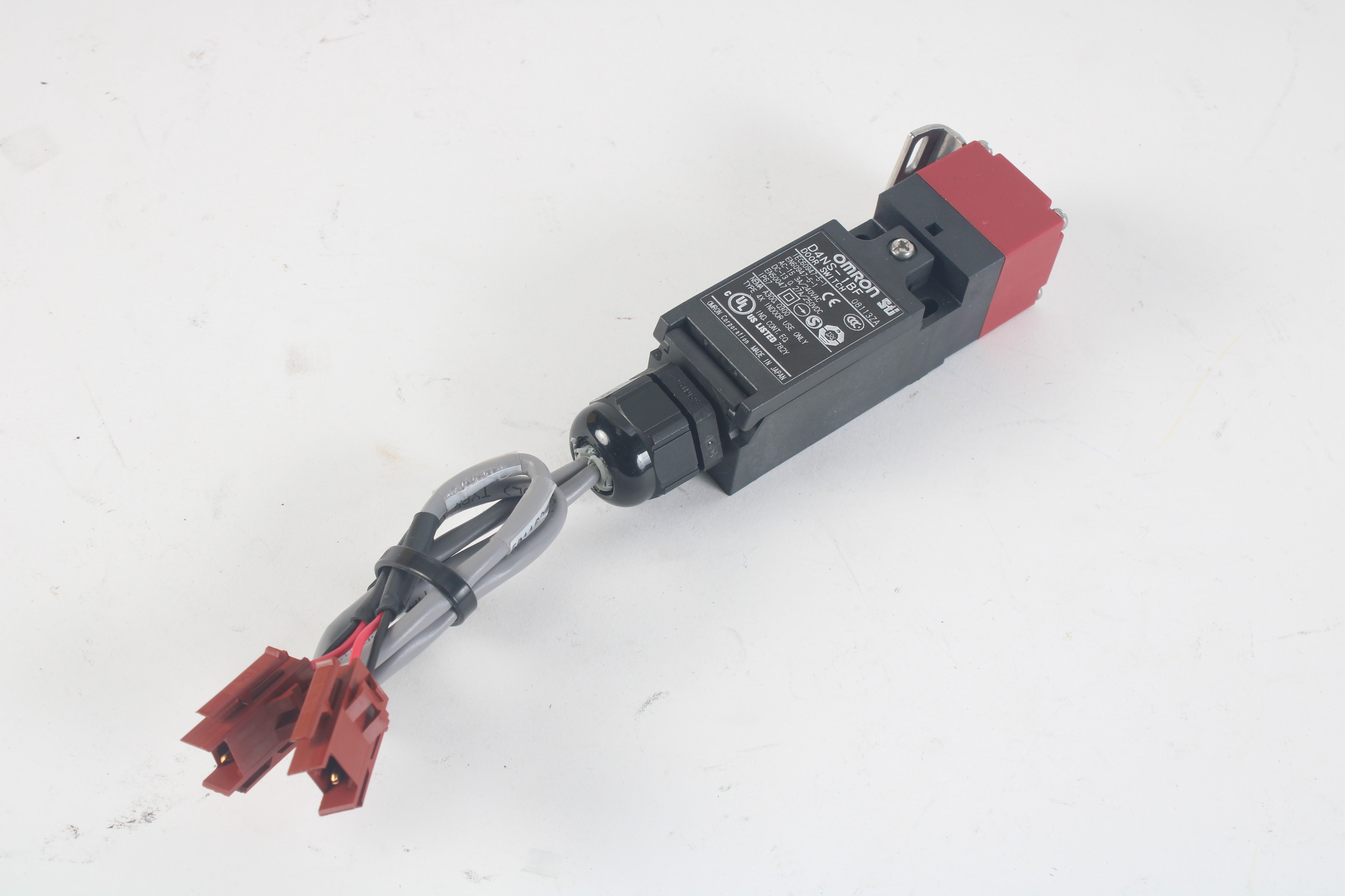 Omron D4NS-1BF Door Switch W/ D4DS-K1 Horizontal Mounting Interlock Ke ...