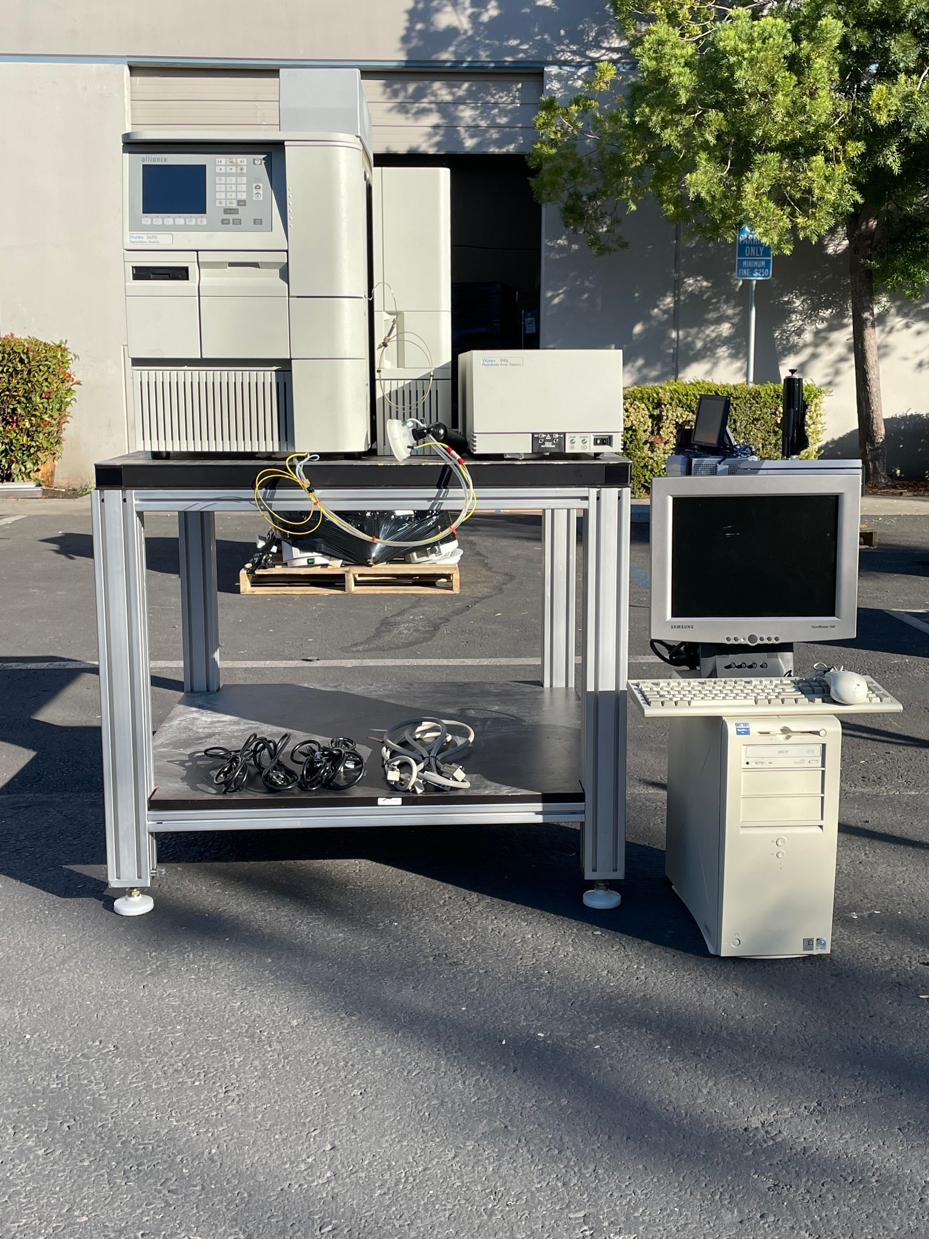 Waters 2690 HPLC Separations Mod W/Column Heater, PDA996 Detector, Mas ...